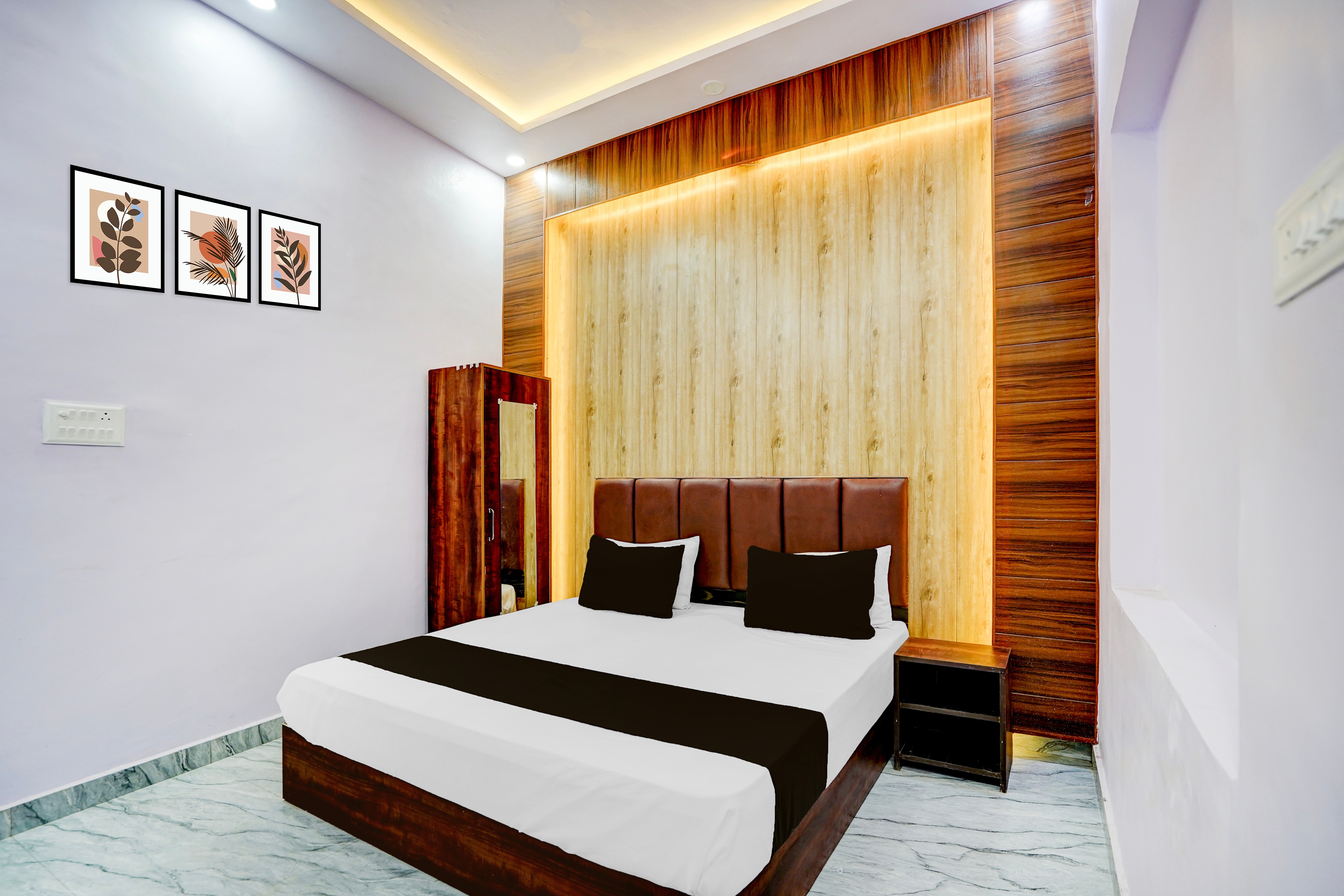 Hotel O by OYO JANKI Kalyanpur Railway Station, Flagship Kanpur, Book ...