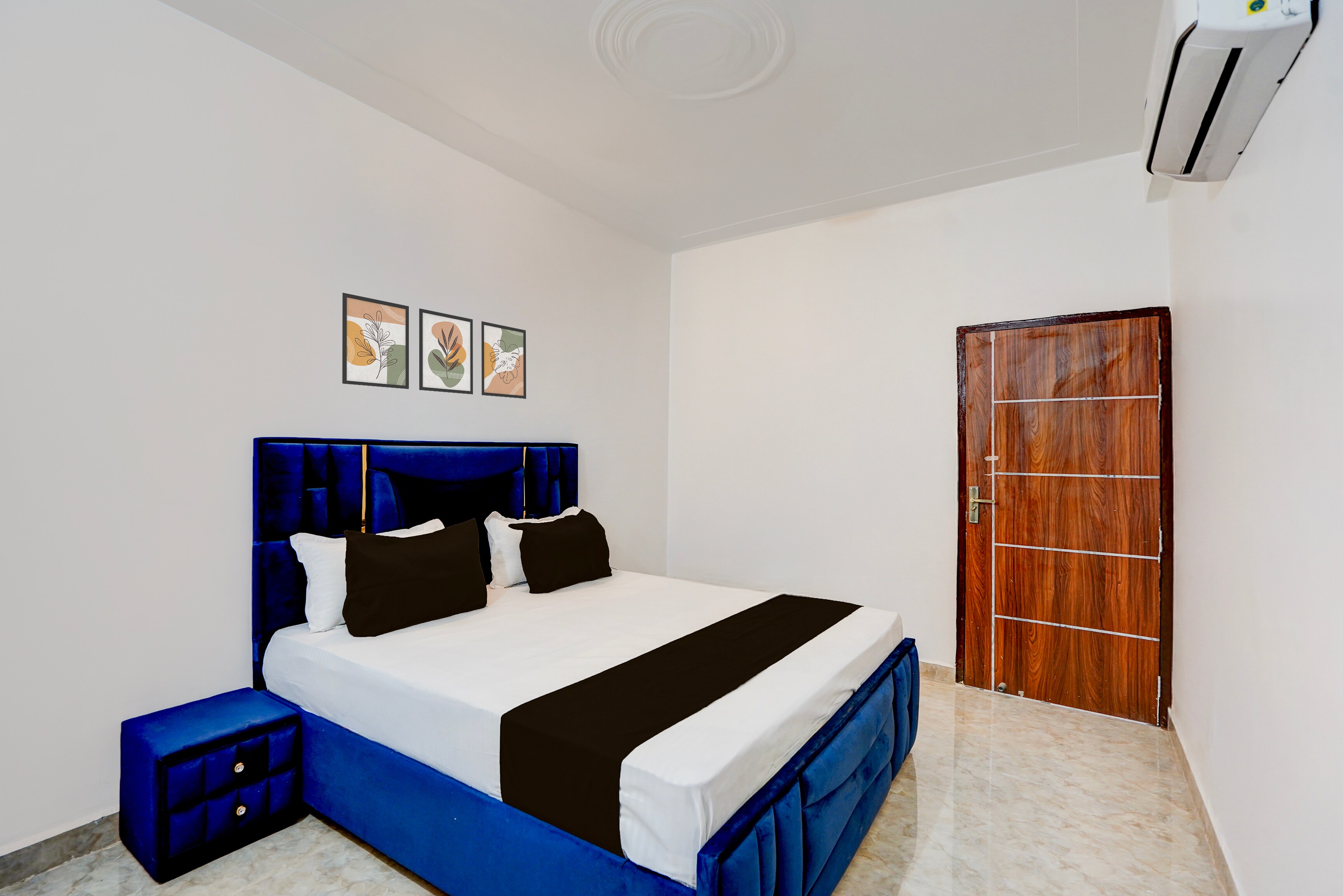 Hotel O Rana, Flagship Noida, Book @ ₹1195 - OYO