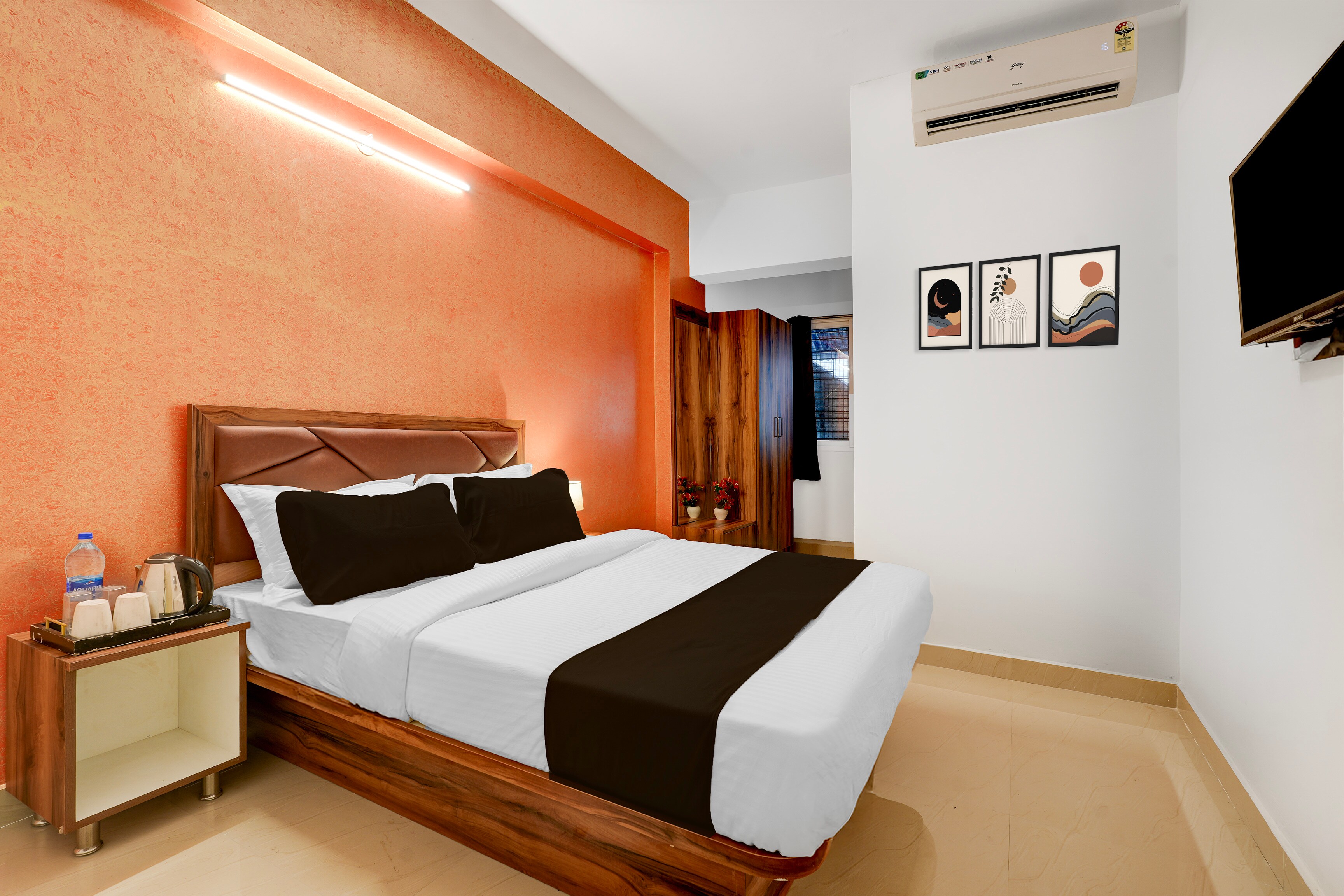 Hotel O MEENA COMFORT, Flagship Bangalore, Book @ ₹880 - OYO