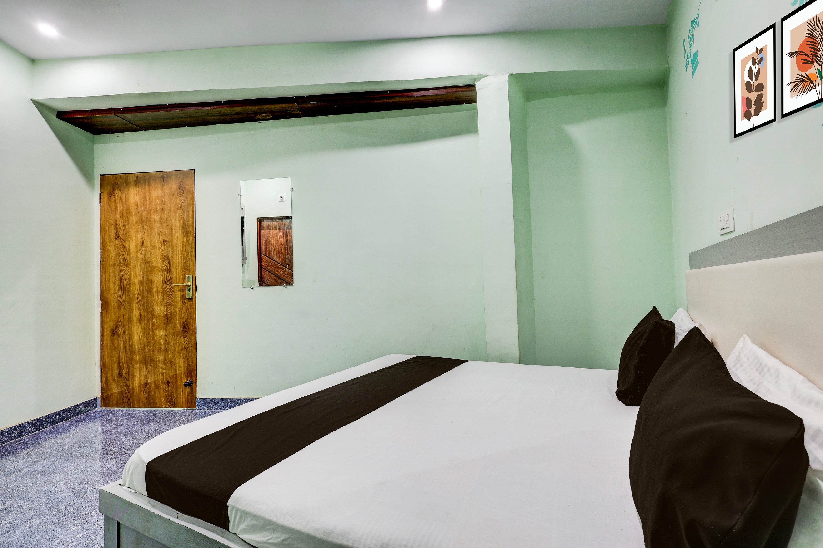 SPOT ON Miraj Hotel, SPOT ON Bhiwani, Book @ ₹794 - OYO