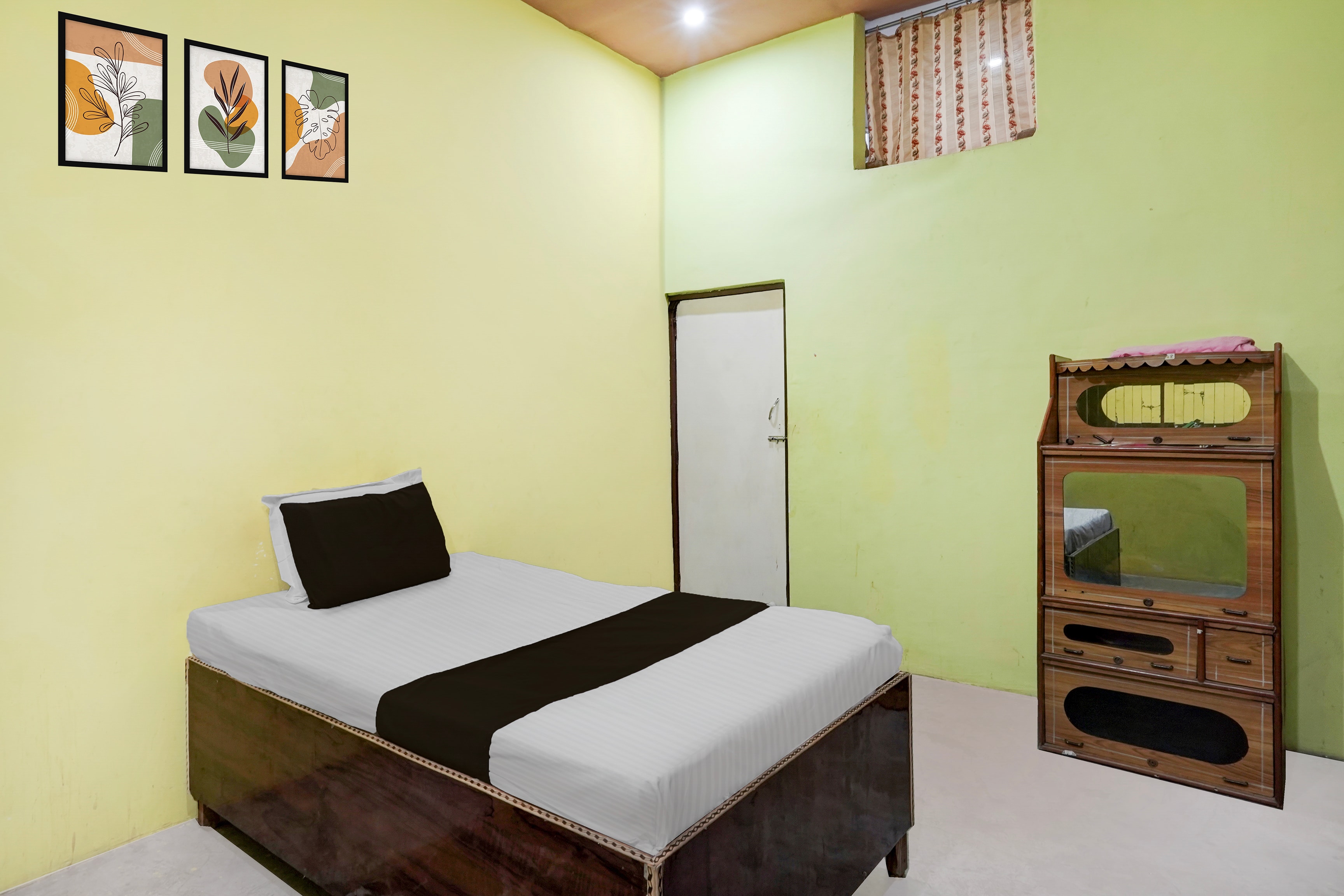SPOT ON Royal Residency, SPOT ON Kasganj, Book @ ₹890 - OYO