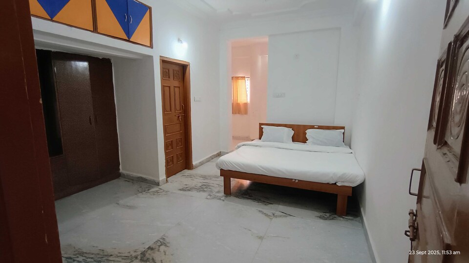 Hotel O The Diamond Palace , Flagship Bhopal, Book @ ₹986 - OYO