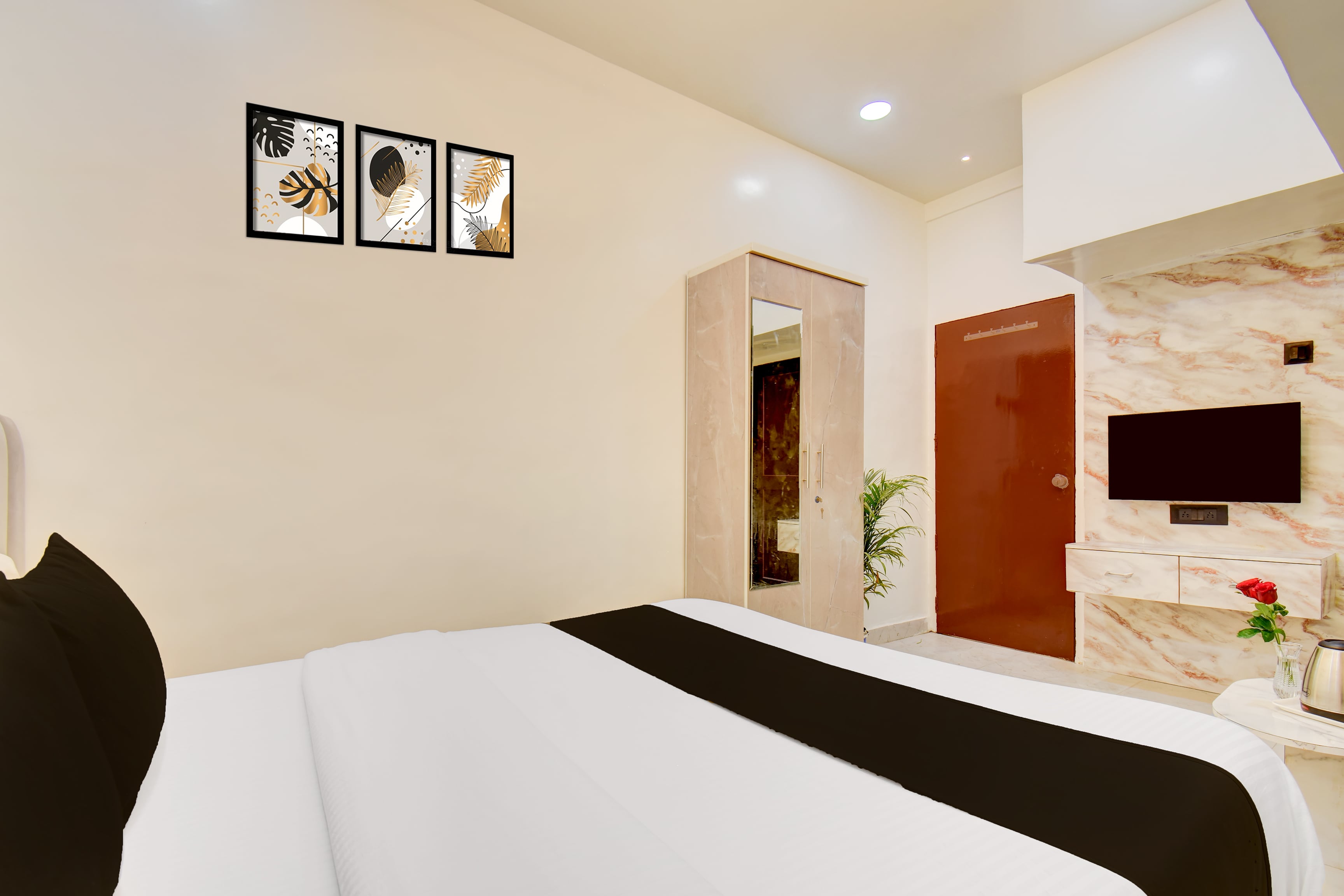 Hotel O by OYO Aundh Homtel, Flagship Pune, Book @ ₹715 - OYO