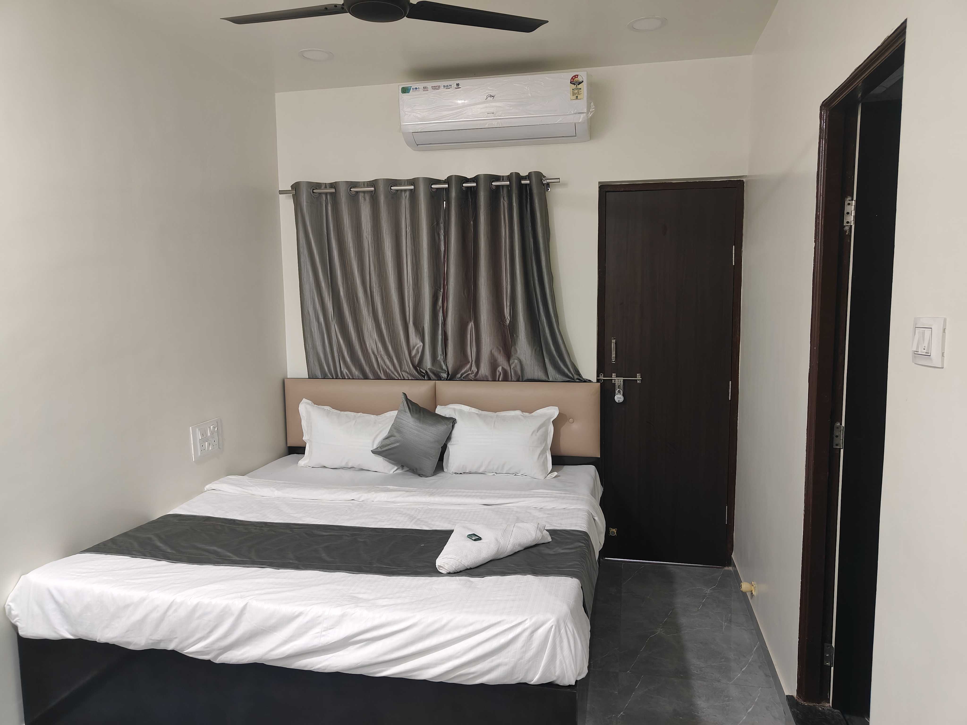 HOTEL O THE COZY INN, Flagship Nagpur, Book @ ₹890 - OYO