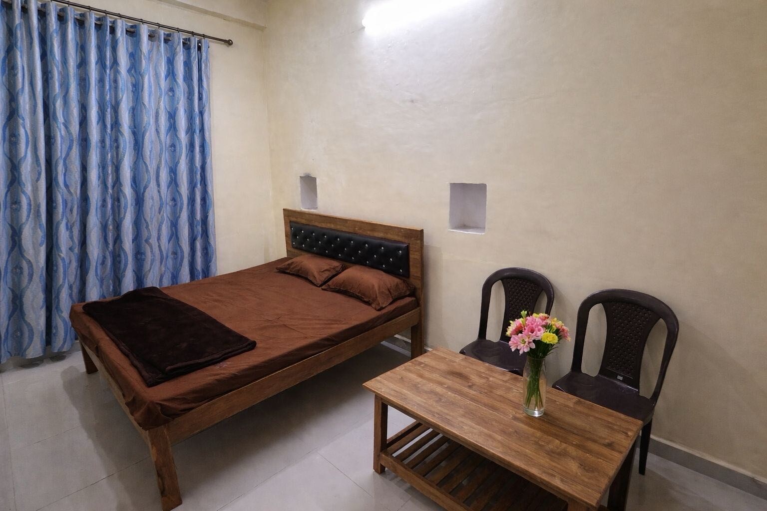 SPOT ON Sakshi Gopal Guest House, Listing Network Mirzapur, Book ...