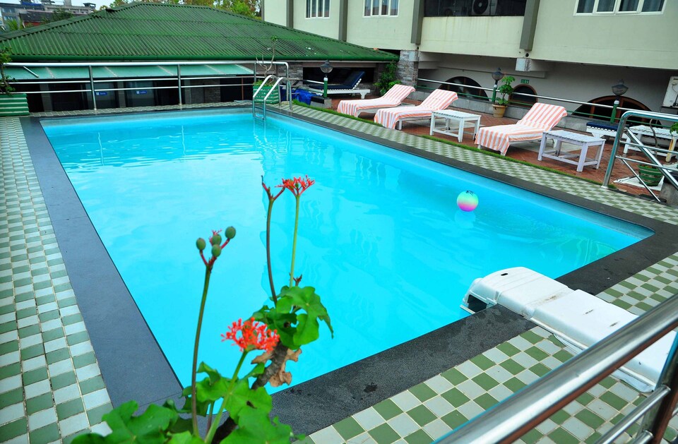 OYO 2638 Hotel Paramount Tower, Premium Calicut, Book @ ₹1095 - OYO
