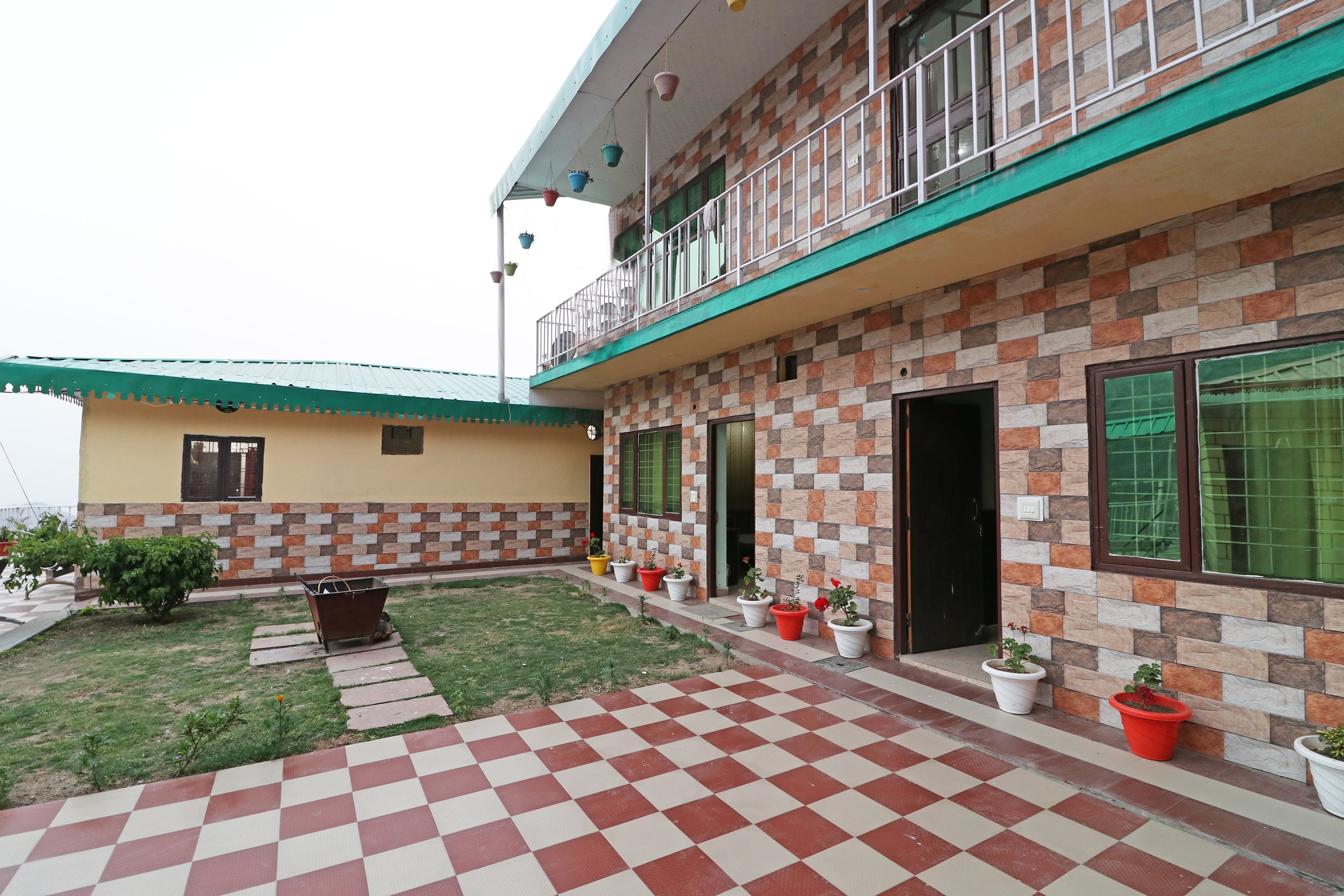 OYO Home 14456 Cozy Studio, Home Mussoorie, Book @ ₹1095 - OYO