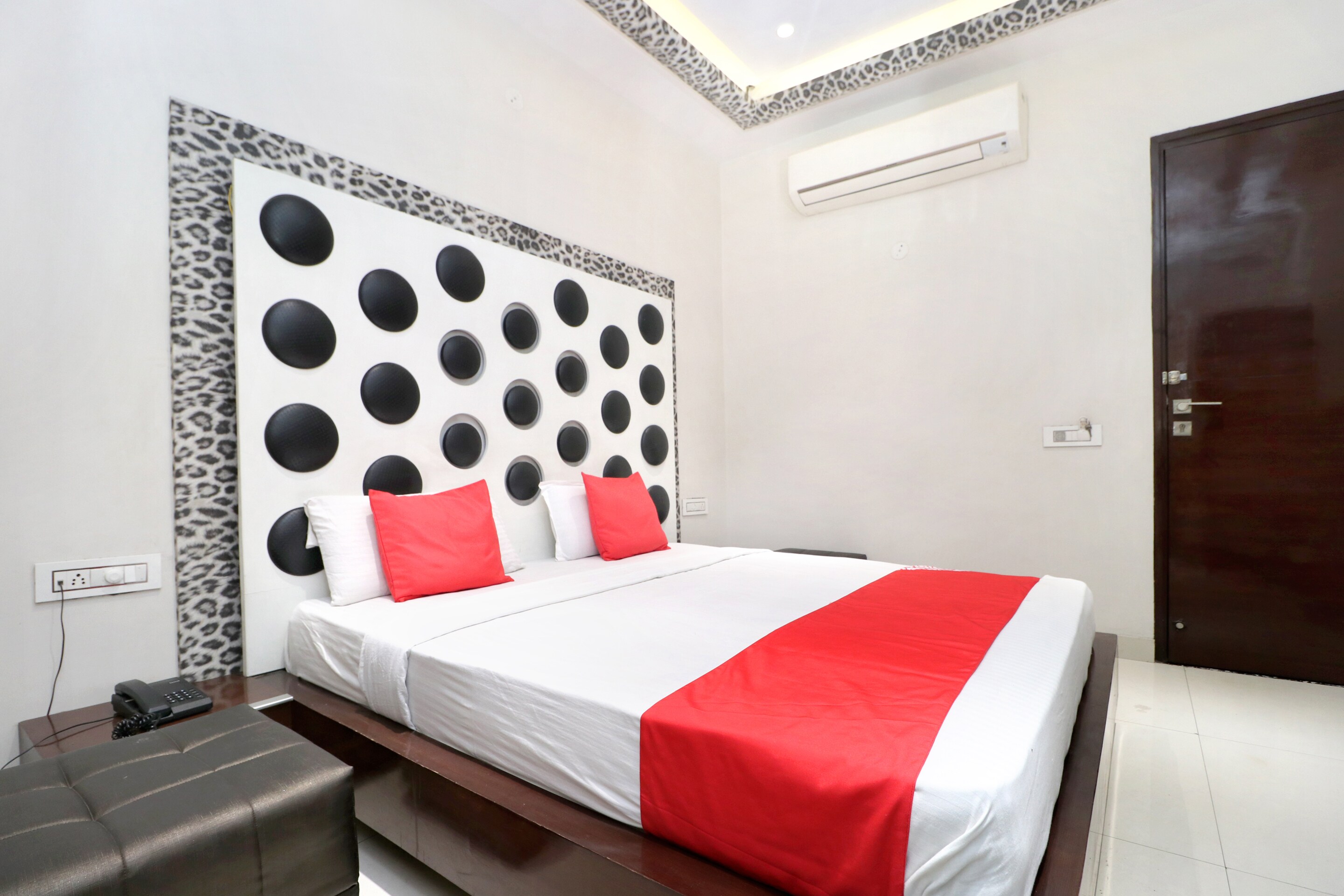 OYO 14829 Hotel J Cruise, Premium Ludhiana, Book @ ₹1095 - OYO