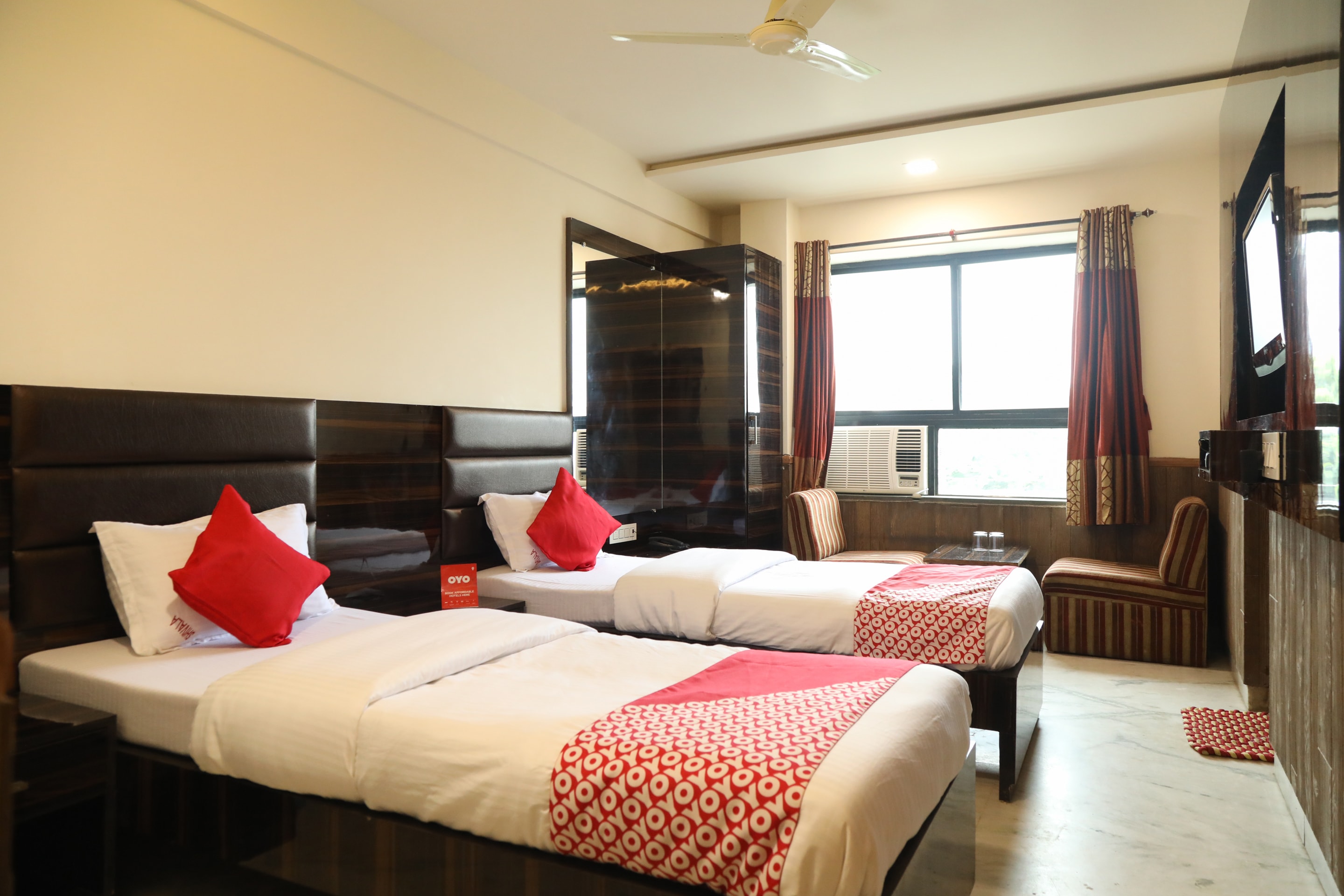 OYO Hotel Shivala, OYO रूम्स नागपुर, Book @ ₹501 - OYO