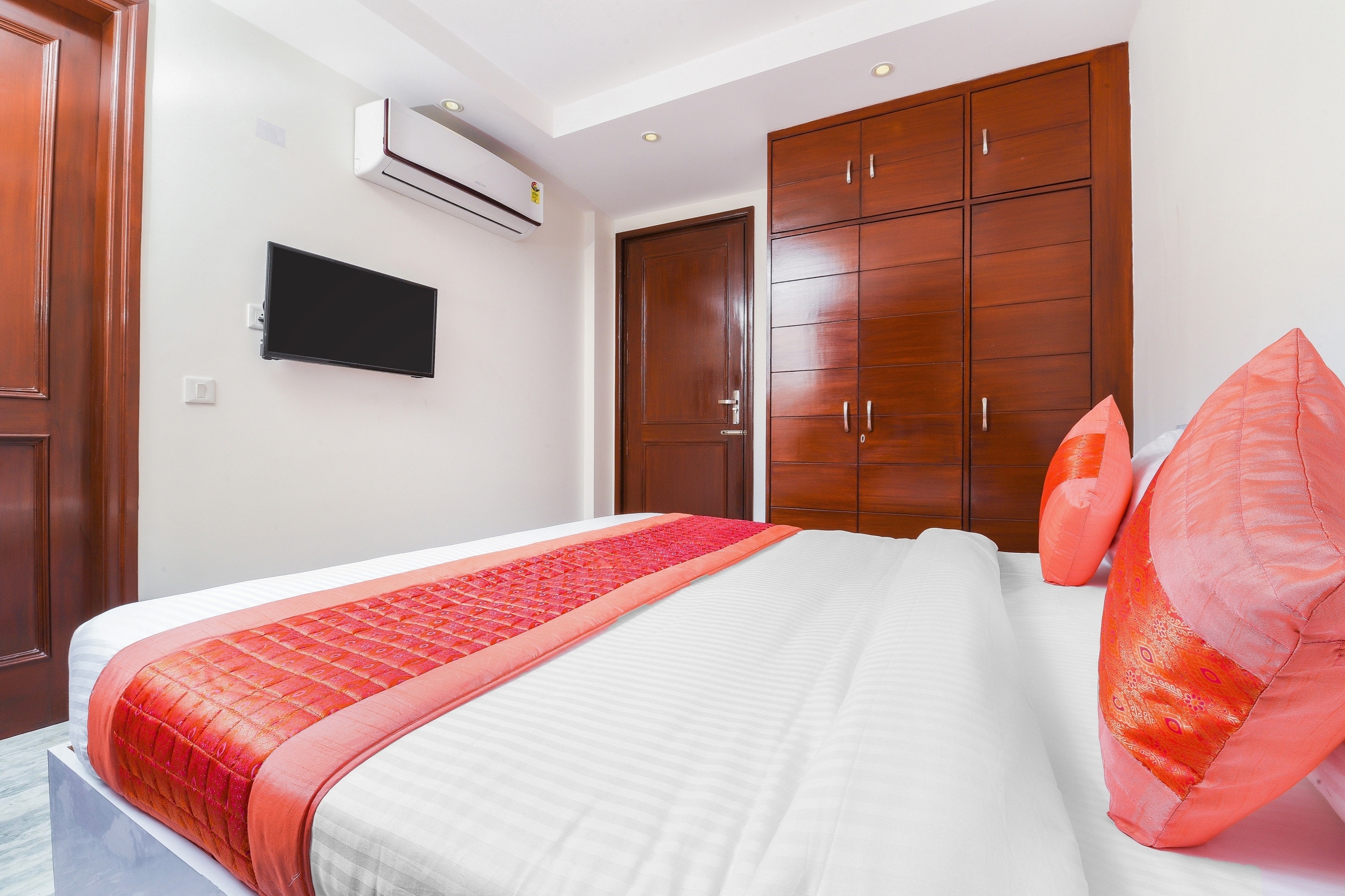 OYO Golden Crystal Near Dwarka Sector 11 Metro Station, Premium Delhi ...