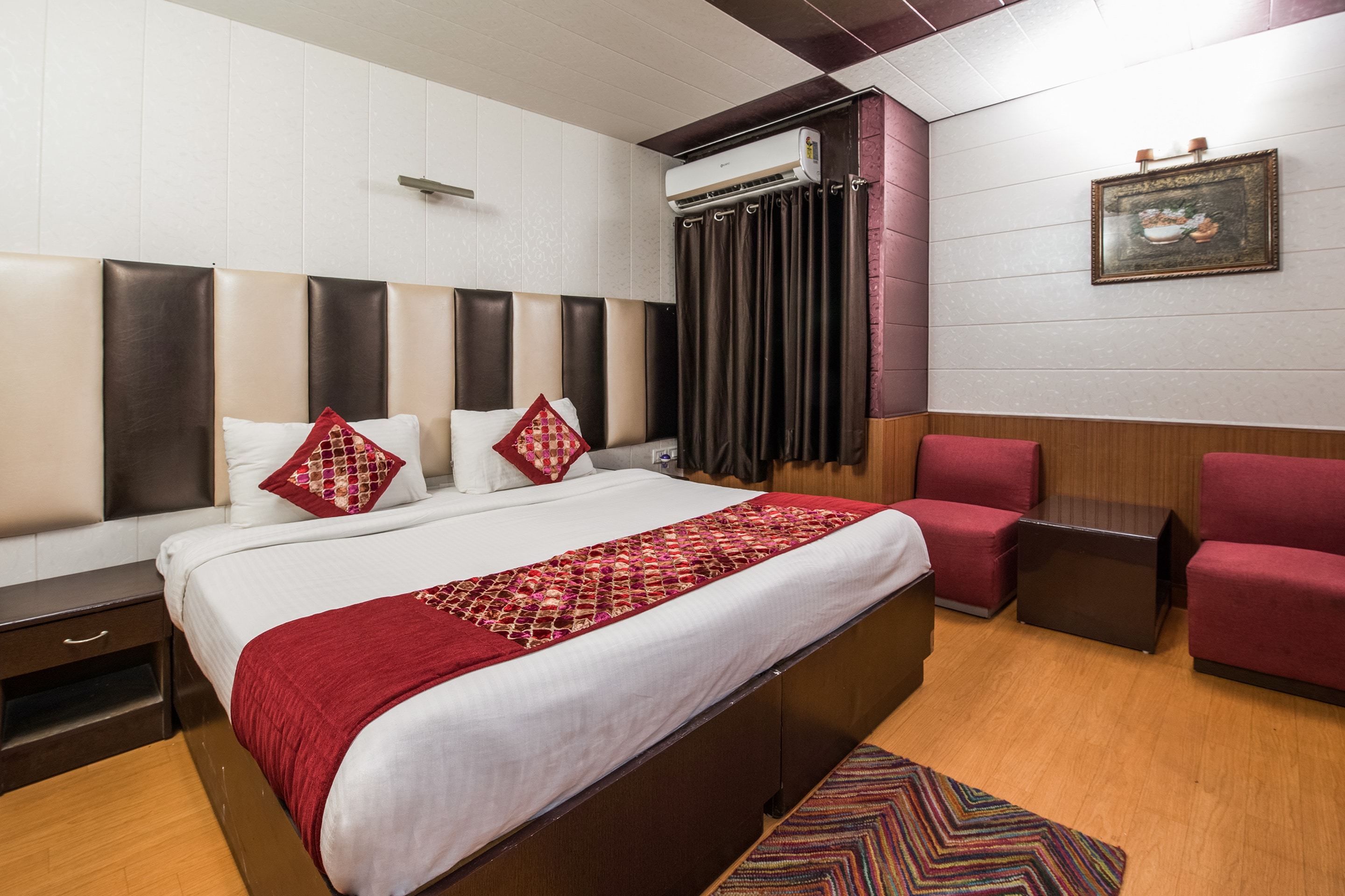 OYO The Icon Near Lotus Temple, Premium Delhi, Book @ ₹470 - OYO