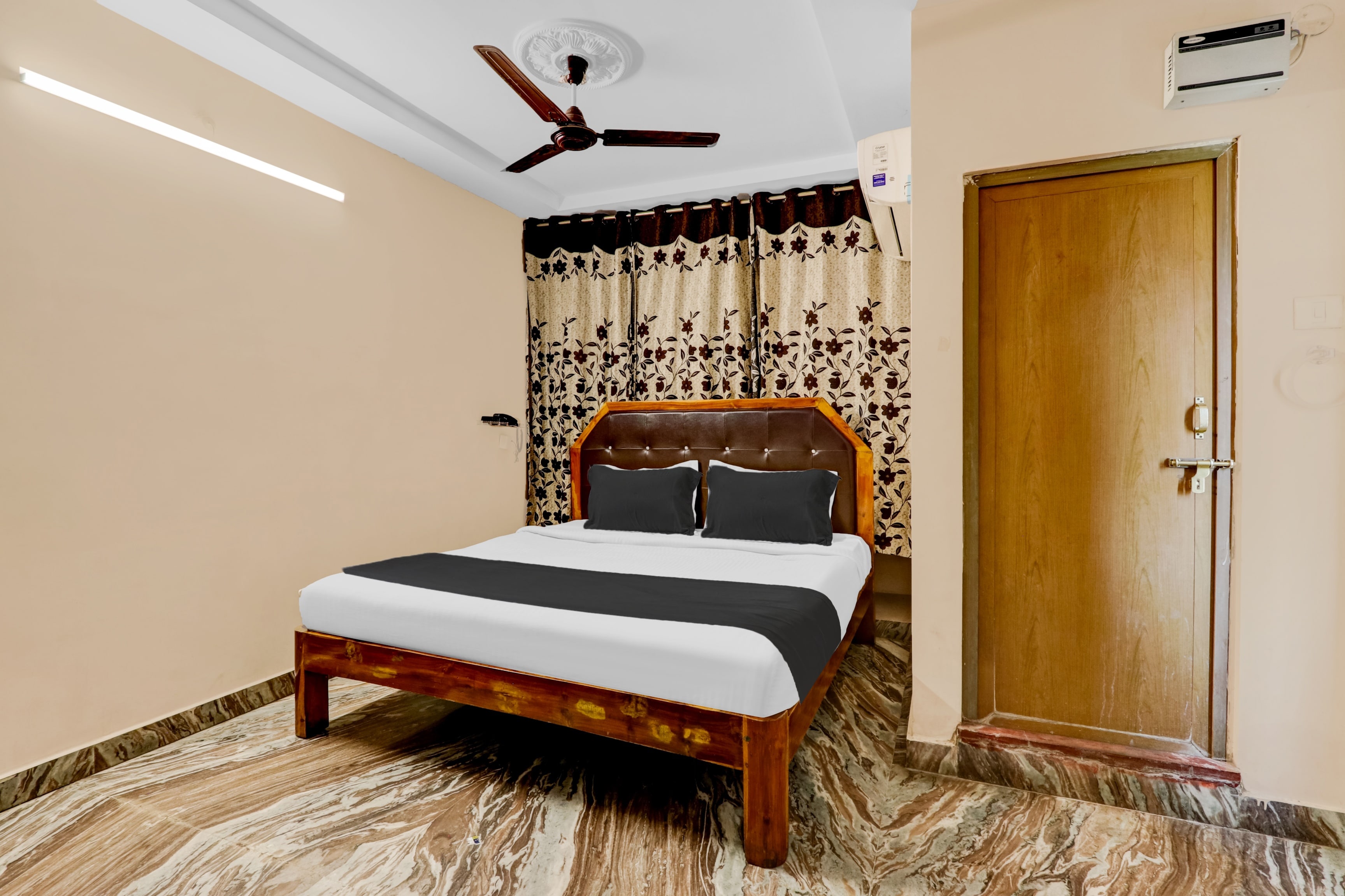 Hotels in Maharani Peta Road, Vizianagaram for Family Oyos Starting ...