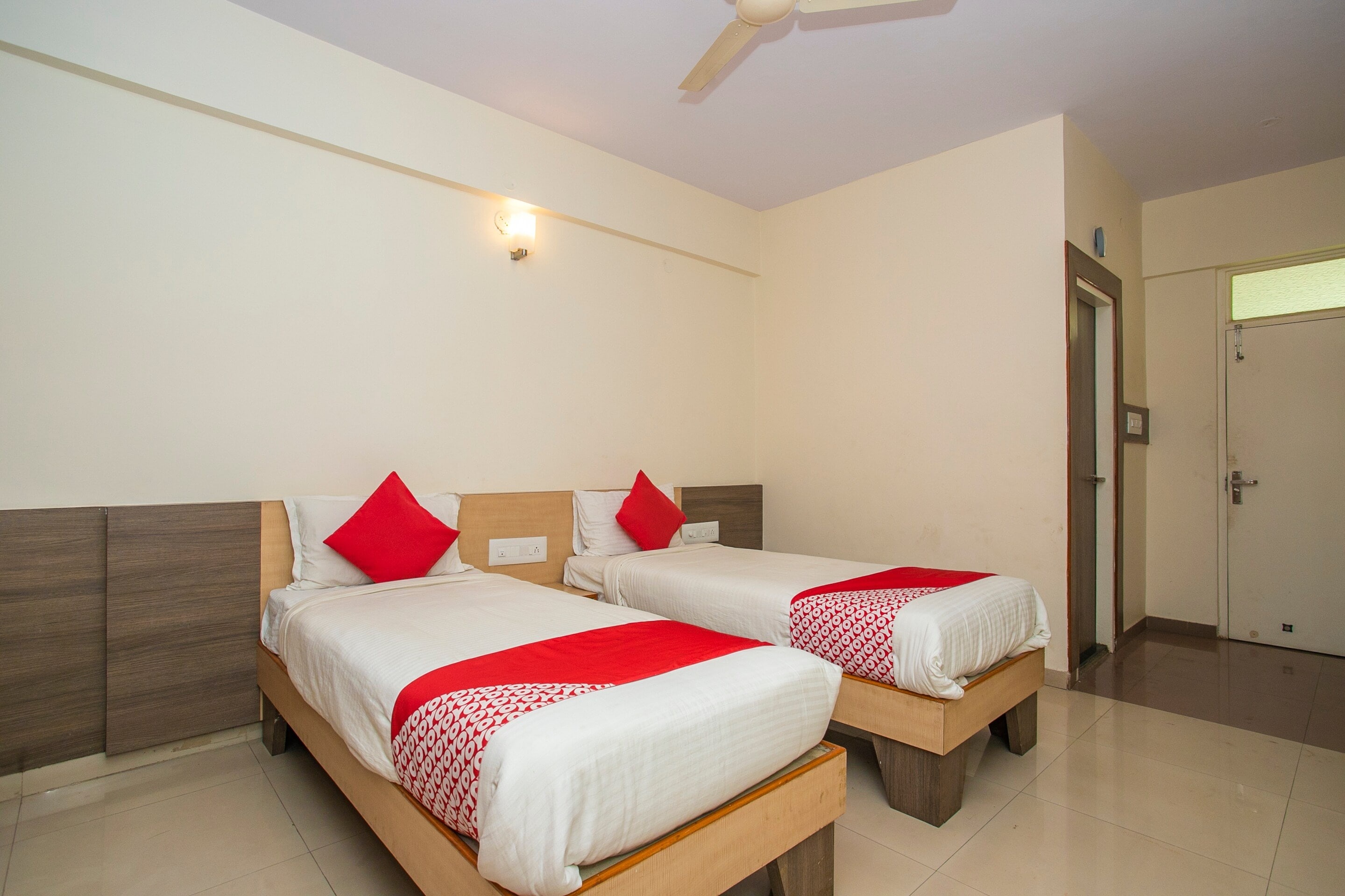 OYO Guru Grands Near Konanakunte Cross Metro Station, OYO Rooms ...