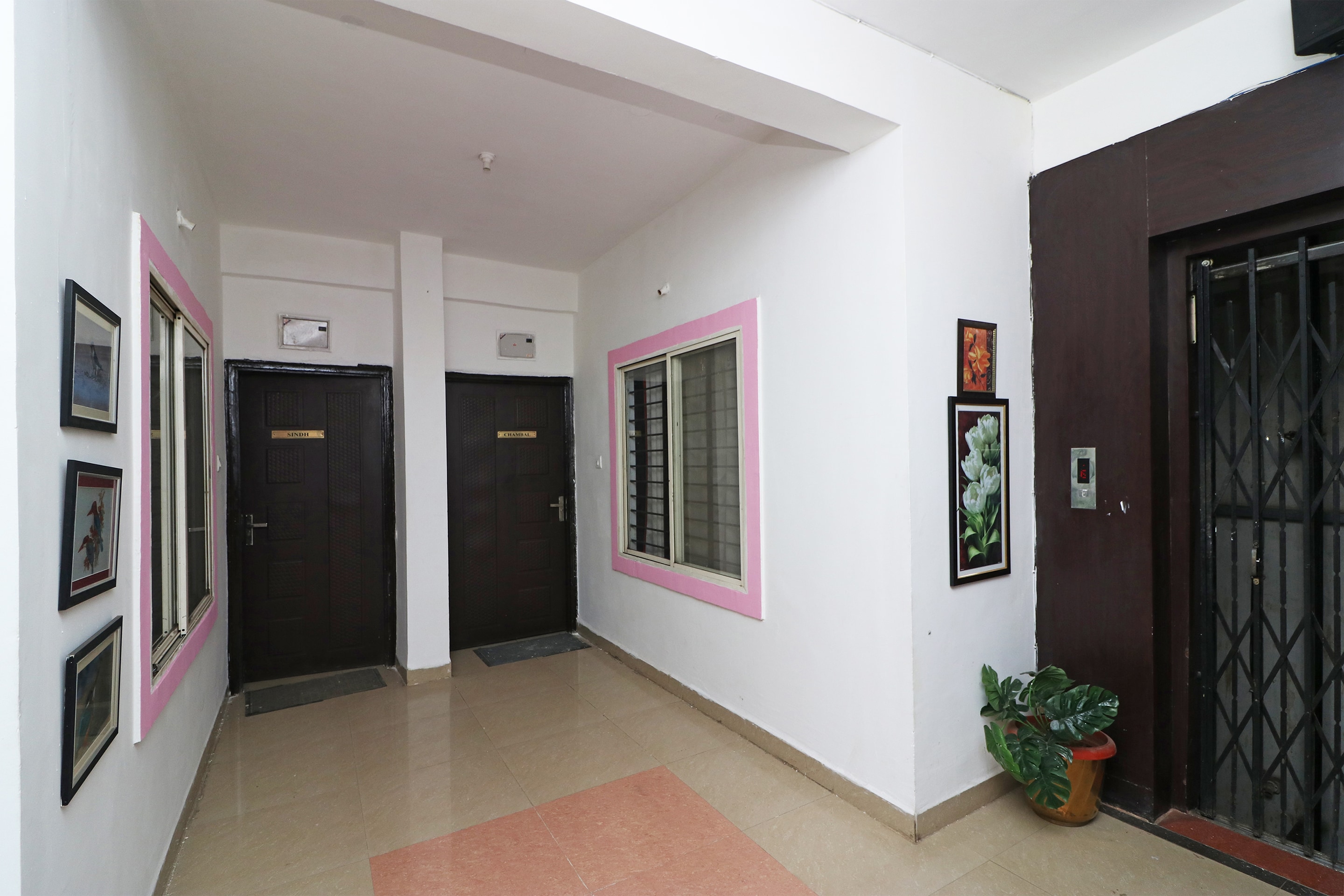 OYO Hotel Krishnayan, Flagship भोपाल, Book @ ₹1274 - OYO