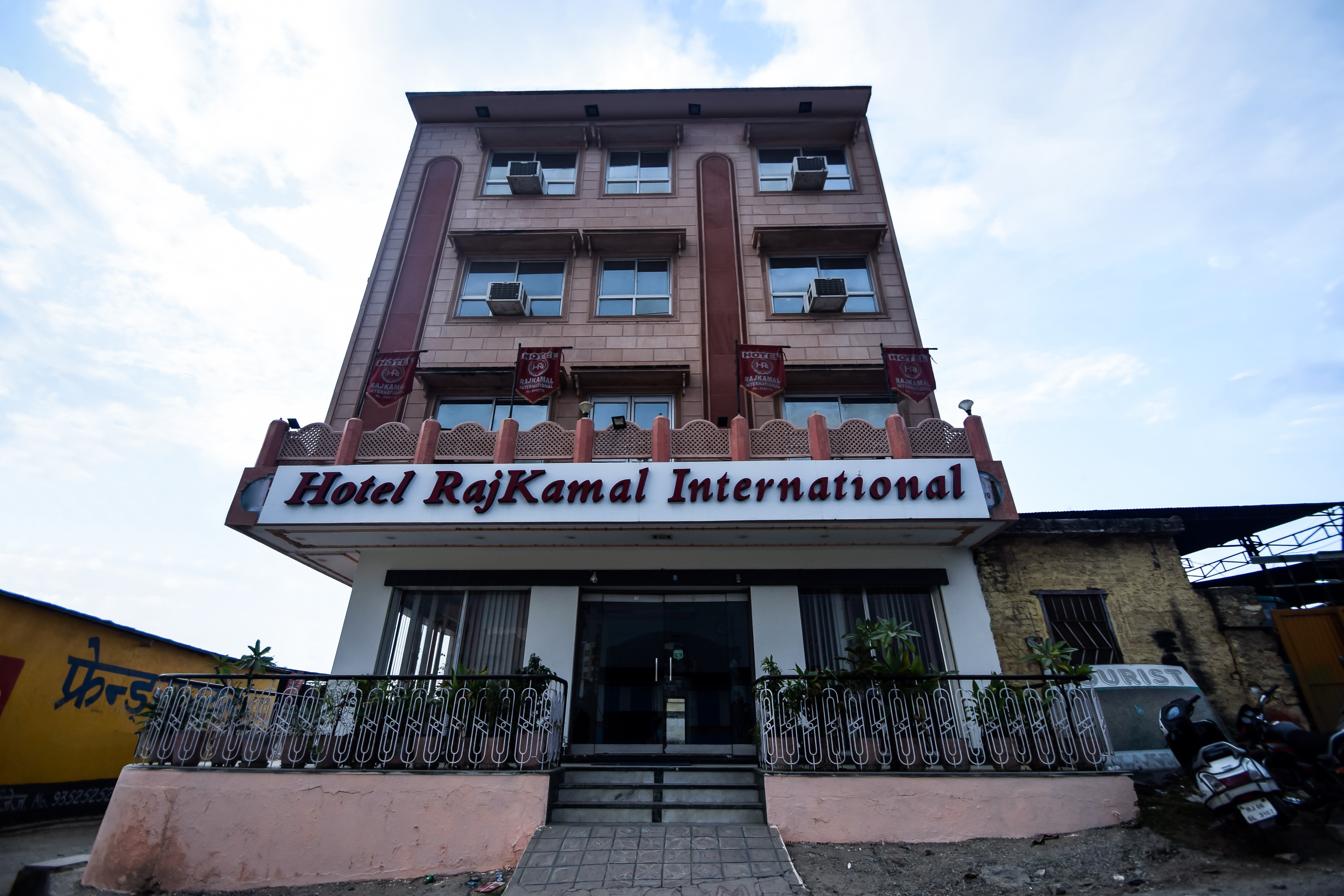 OYO 19937 Hotel Rajkamal International, OYO Rooms Udaipur, Book @ ₹1095 ...