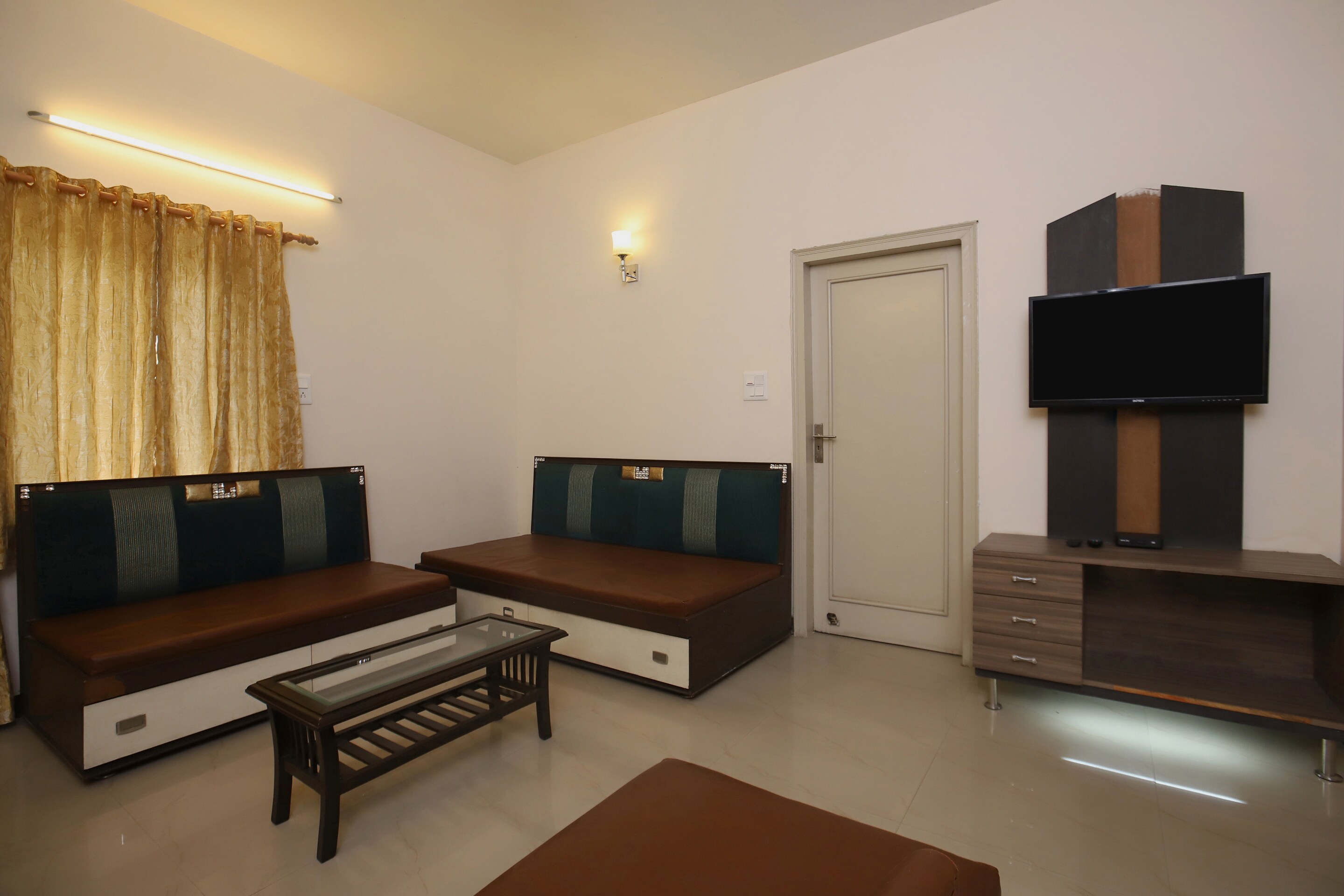 OYO 22197 Home Spacious Stay INOX Gurgaon Dreamz, Home Gurgaon, Book ...