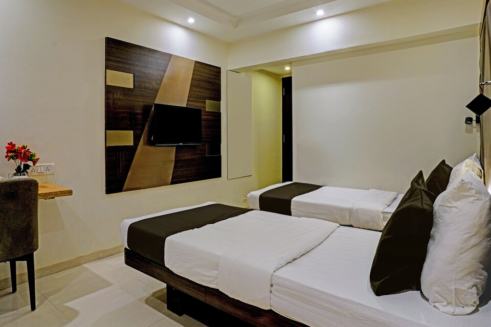 OYO Flagship Hotel Park Palace , Flagship Mumbai, Book @ ₹1769 - OYO