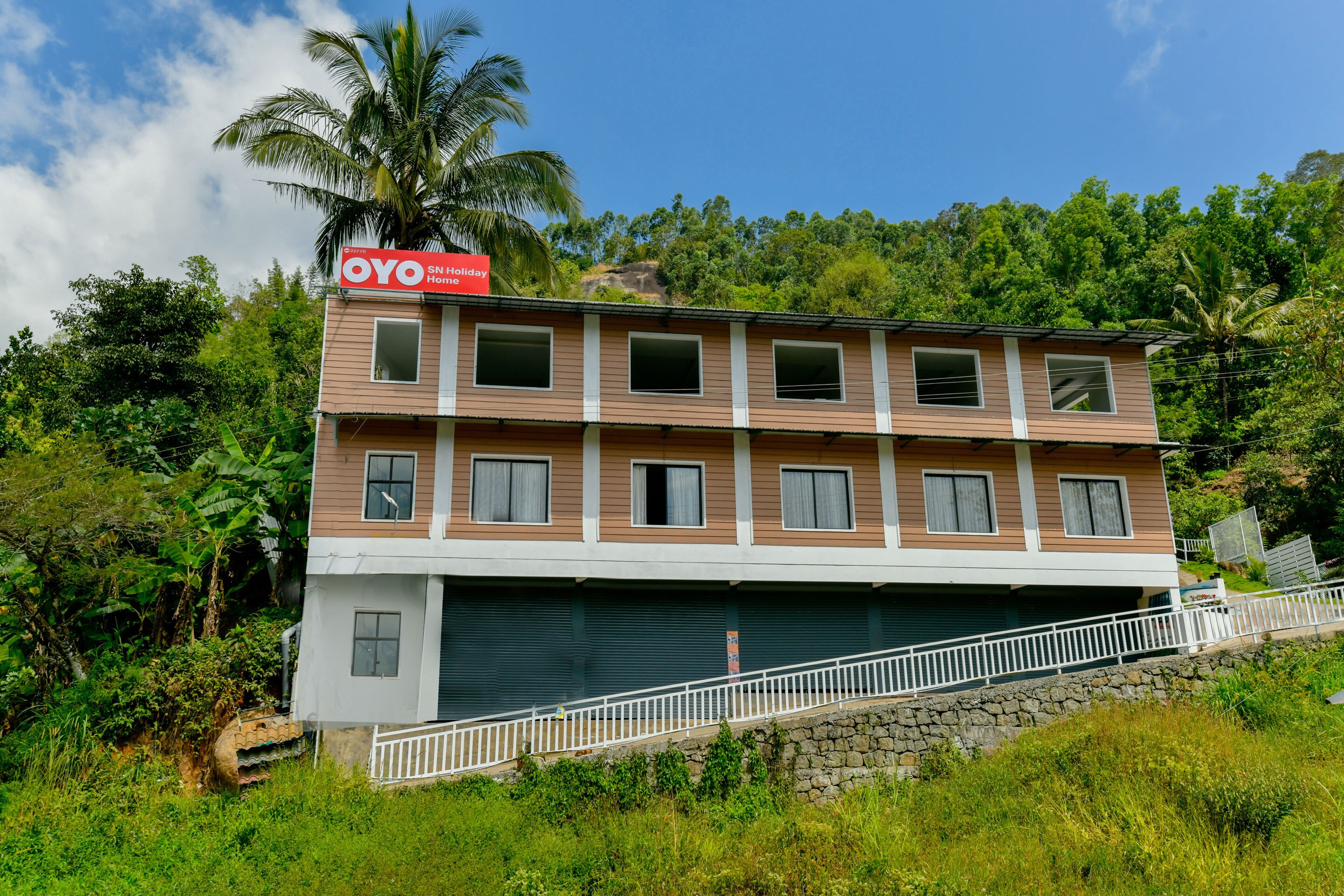 OYO 22770 Sn Holiday Home, OYO Rooms Munnar, Book @ ₹1095 - OYO
