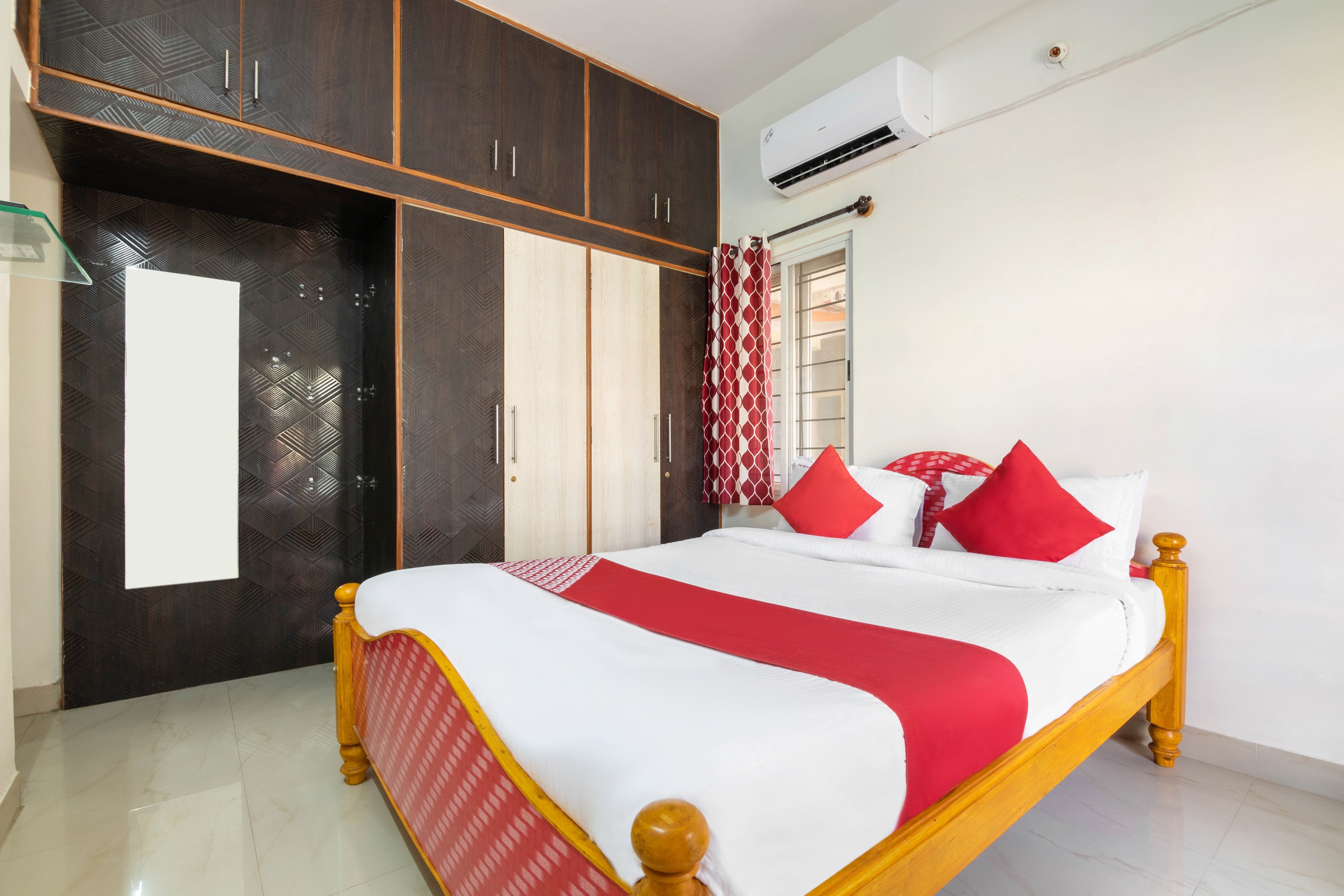 OYO Sri Sai Inn, OYO Rooms Bangalore, Book @ ₹501 - OYO