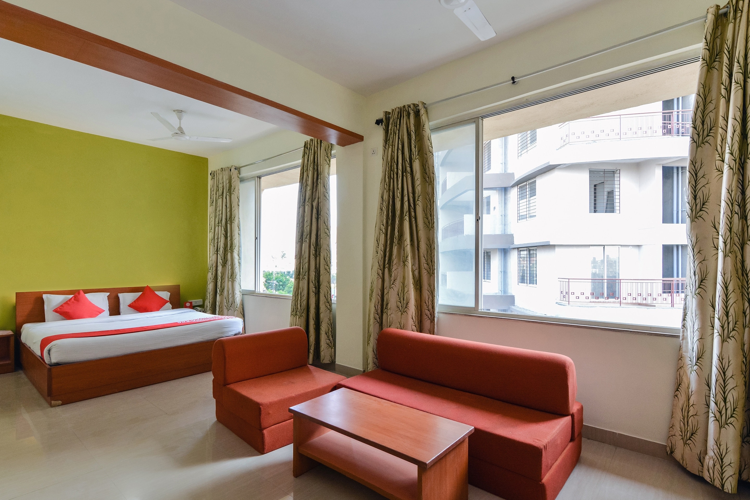 OYO Country Club Pune, Premium Pune, Book @ ₹689 - OYO