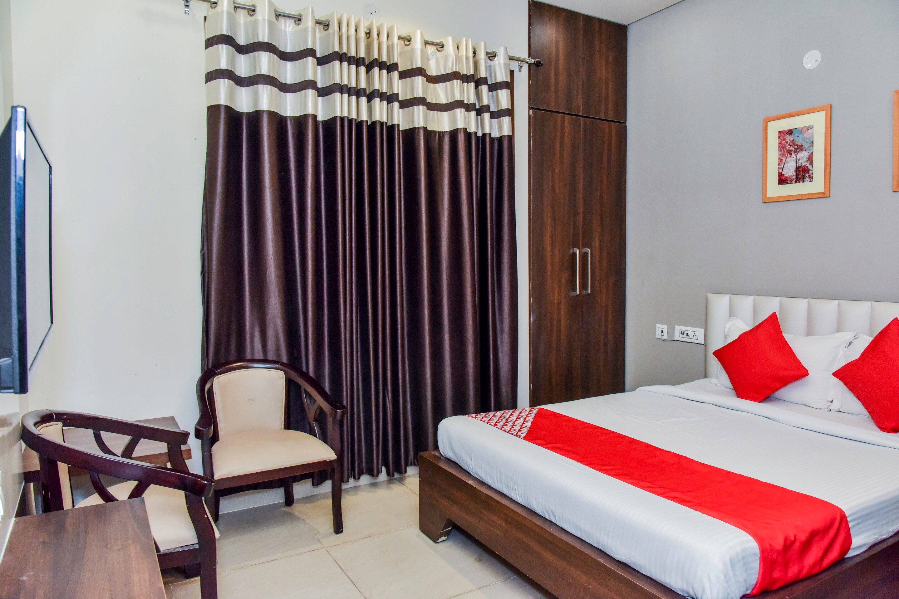 OYO 24811 Bhumi Residency, Premium Panipat, Book @ ₹1095 - OYO