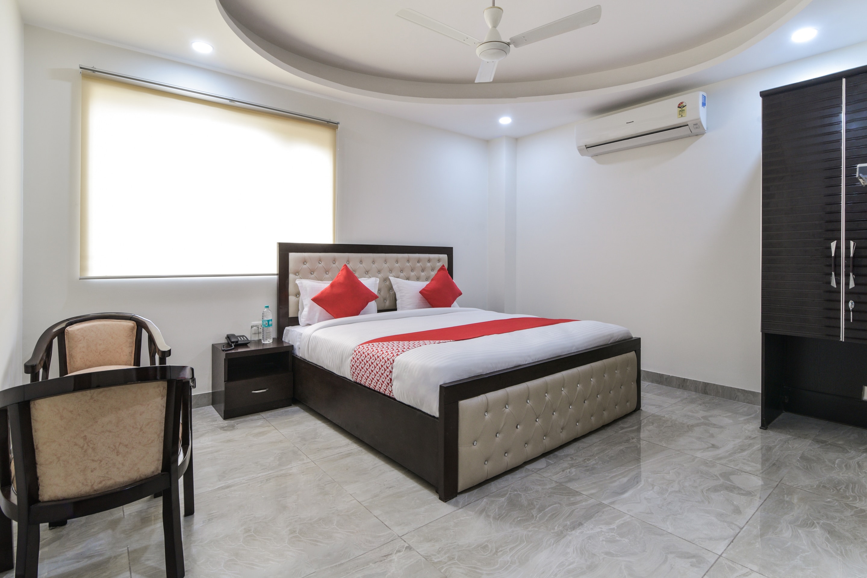 OYO Hotel Prince Plaza Near Tdi Mall, Premium Delhi, Book @ ₹2798 - OYO