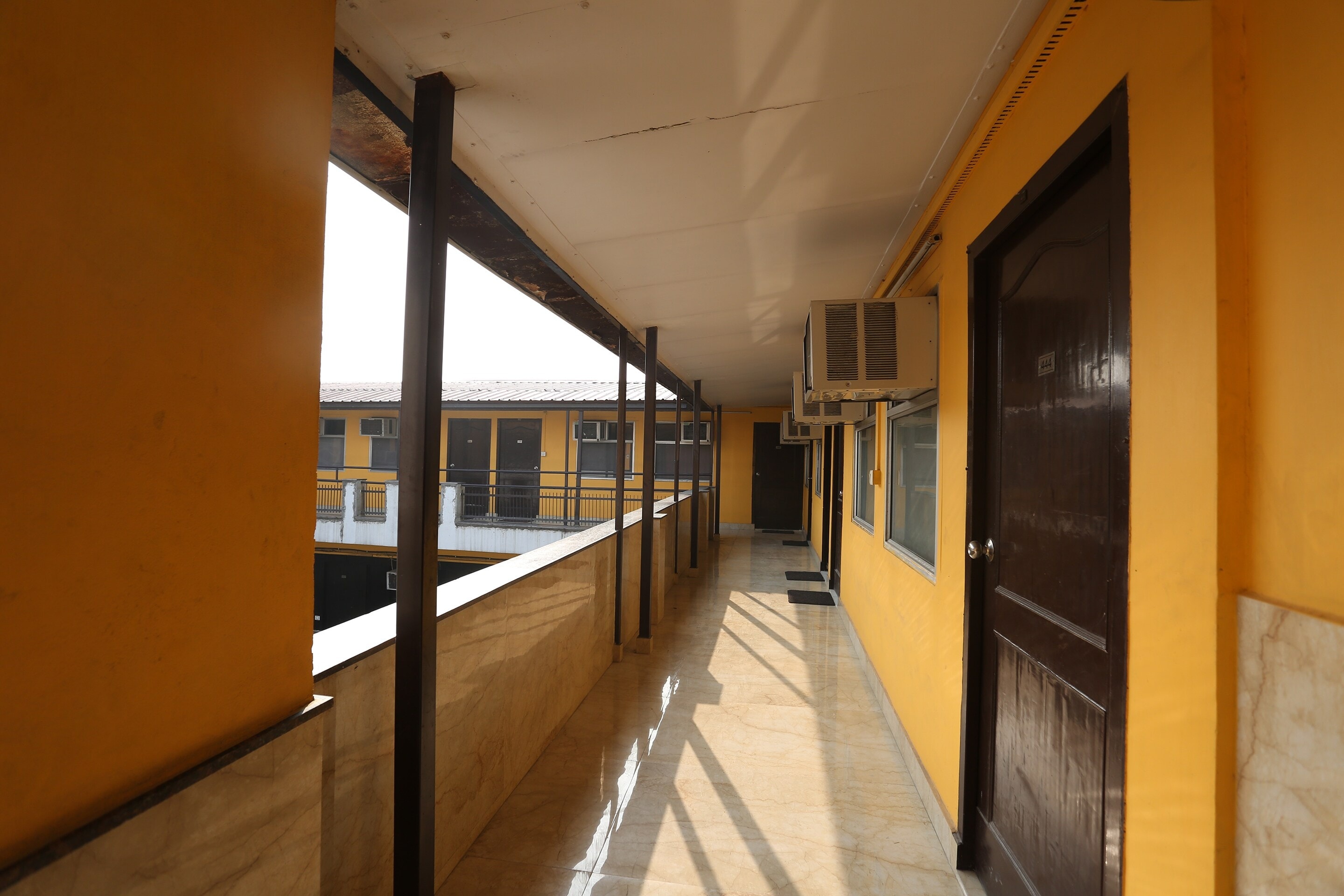 Super Hotel O Samrat, Flagship Gurgaon, Book @ ₹756 - OYO