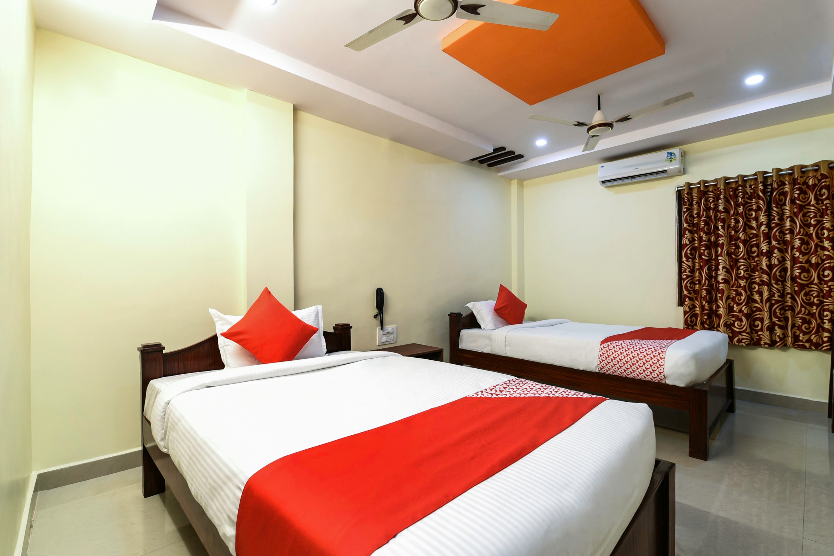 OYO Rite Komfort, Premium Visakhapatnam, Book @ ₹494 - OYO