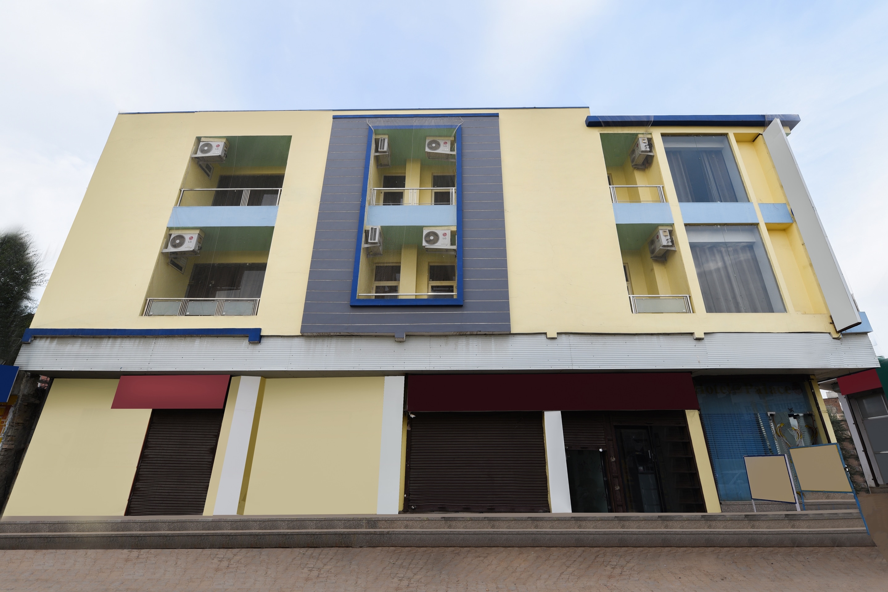 OYO Hotel Om Palace, OYO Rooms Khatu-Shyamji, Book @ ₹672 - OYO