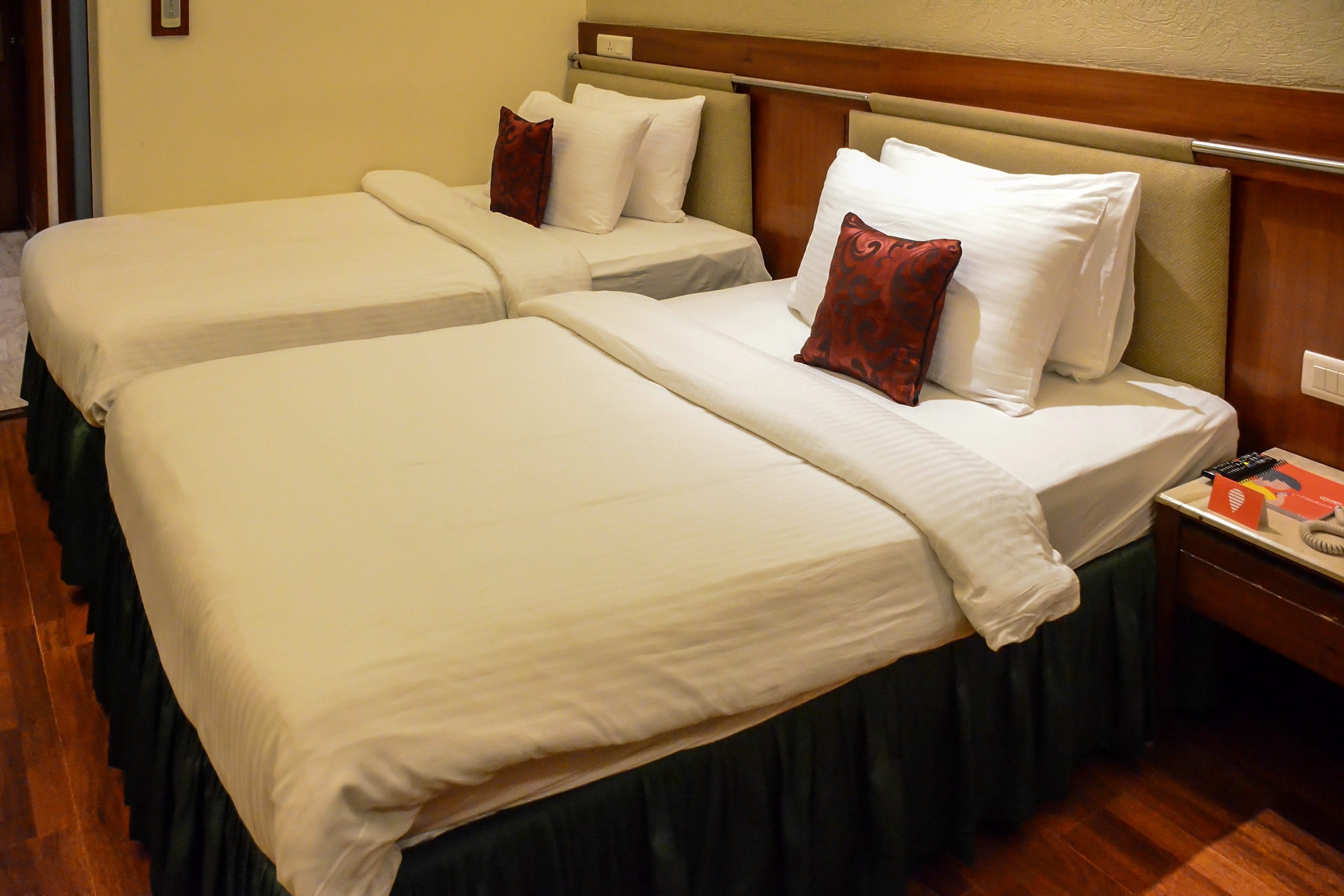OYO Residency Club Pune Near Lal Mahal, Premium Pune, Book @ ₹1095 - OYO