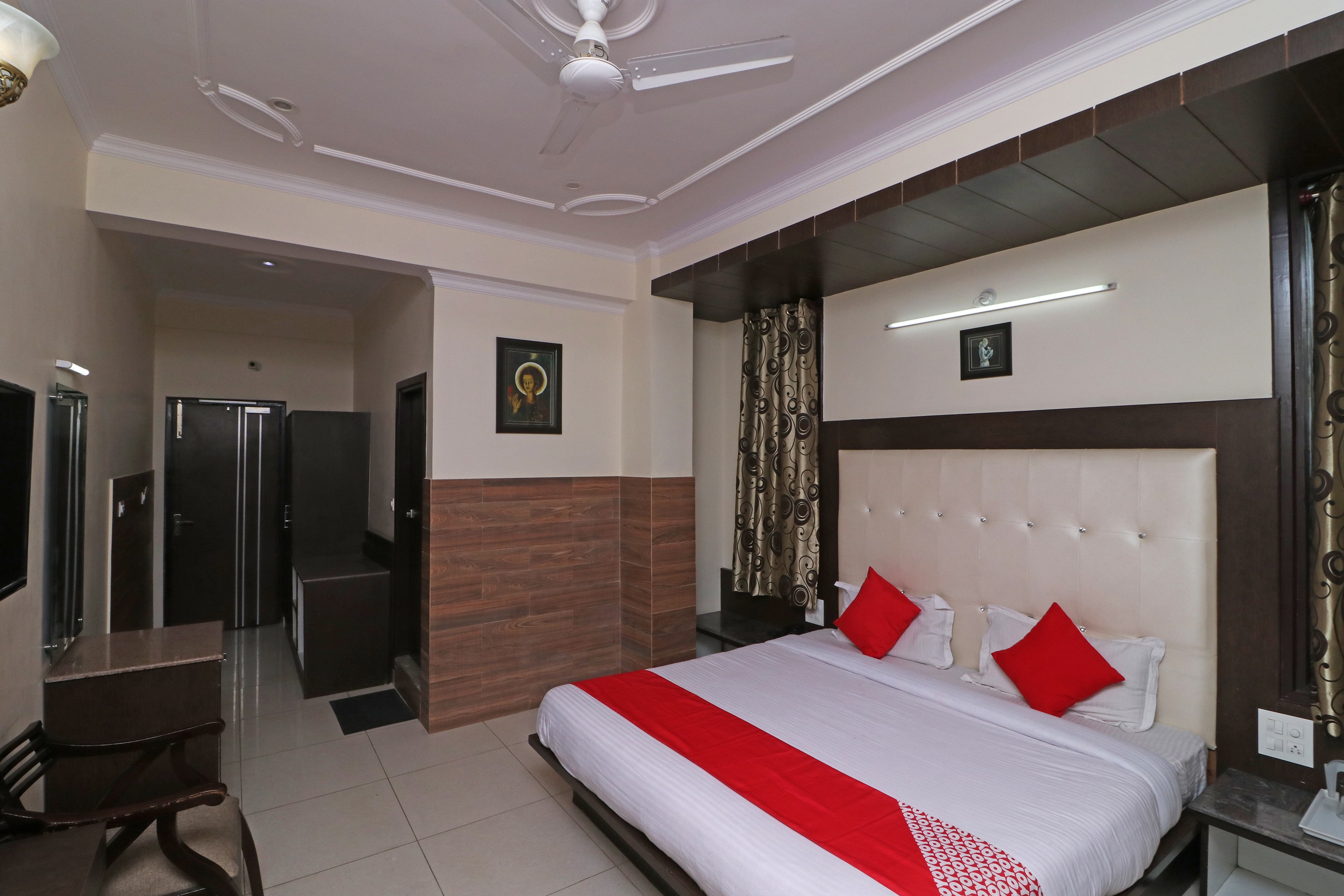 OYO 31120 Hotel Royale India, OYO Rooms Mcleod-Ganj, Book @ ₹3090 - OYO