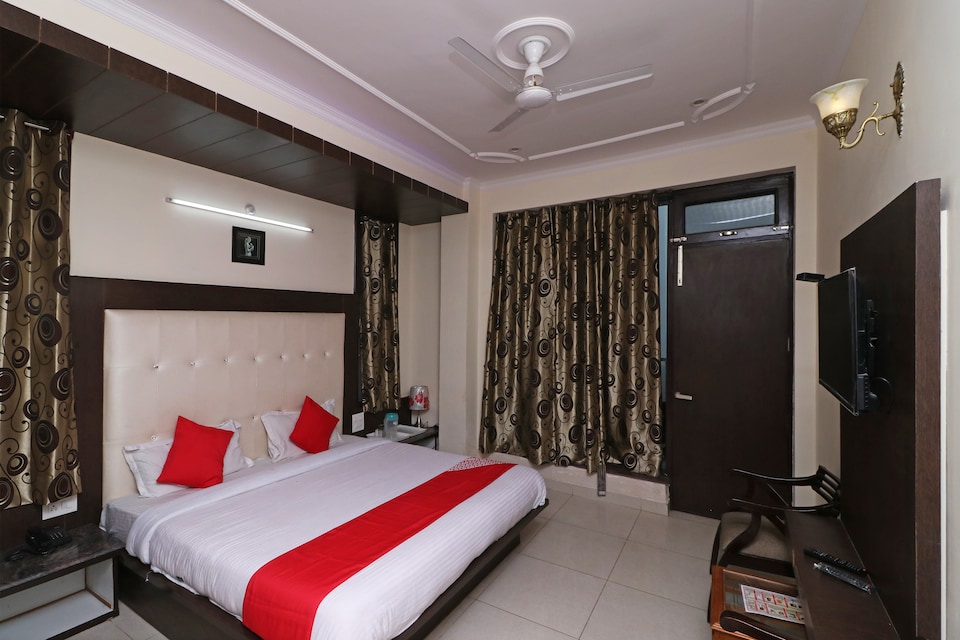 OYO 31120 Hotel Royale India, OYO Rooms Mcleod-Ganj, Book @ ₹3090 - OYO