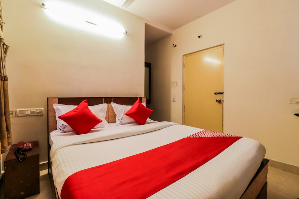 Super OYO Parnasala Princely, OYO Rooms Rajahmundry, Book @ ₹1077 - OYO