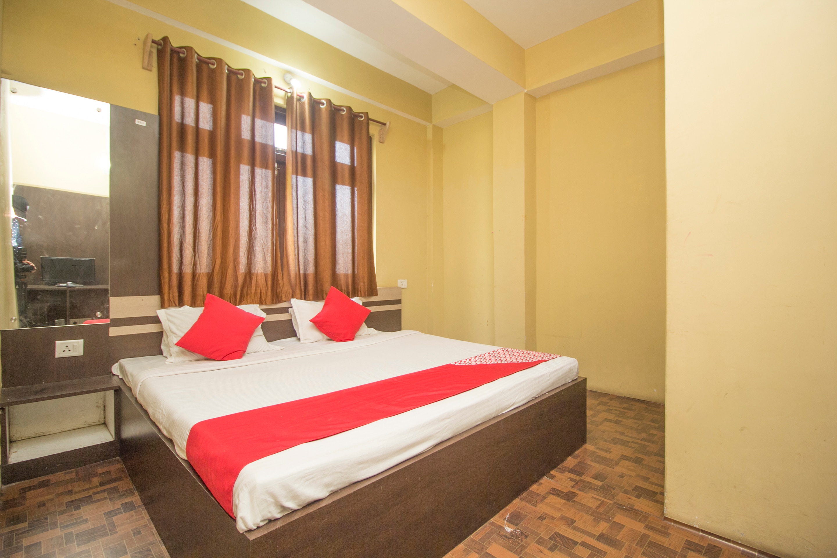 OYO 35888 Hotel Lungwa, OYO Rooms Pelling, Book @ ₹1095 - OYO