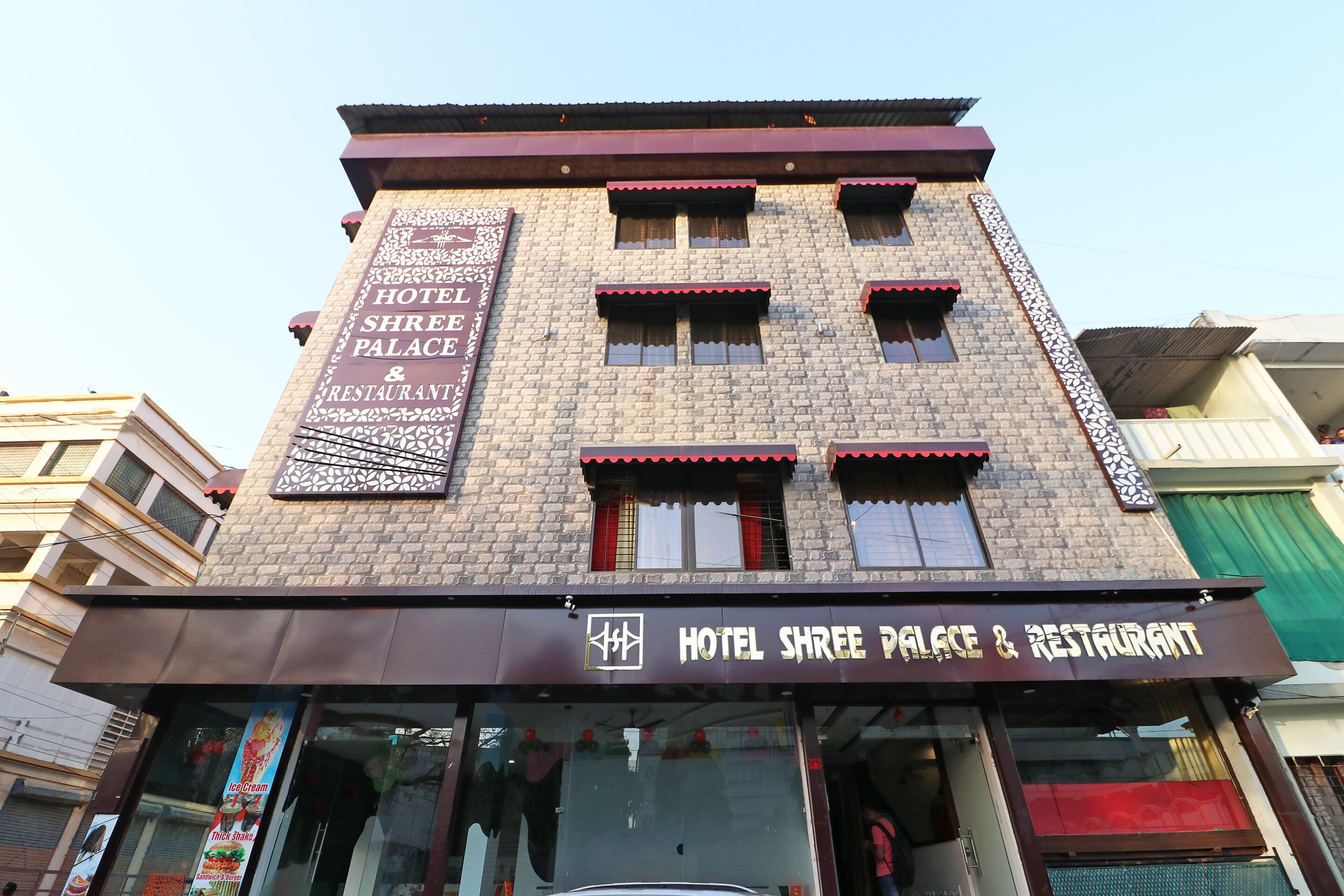 OYO 36126 Hotel Shree Palace, OYO Rooms Ratlam, Book @ ₹1095 - OYO