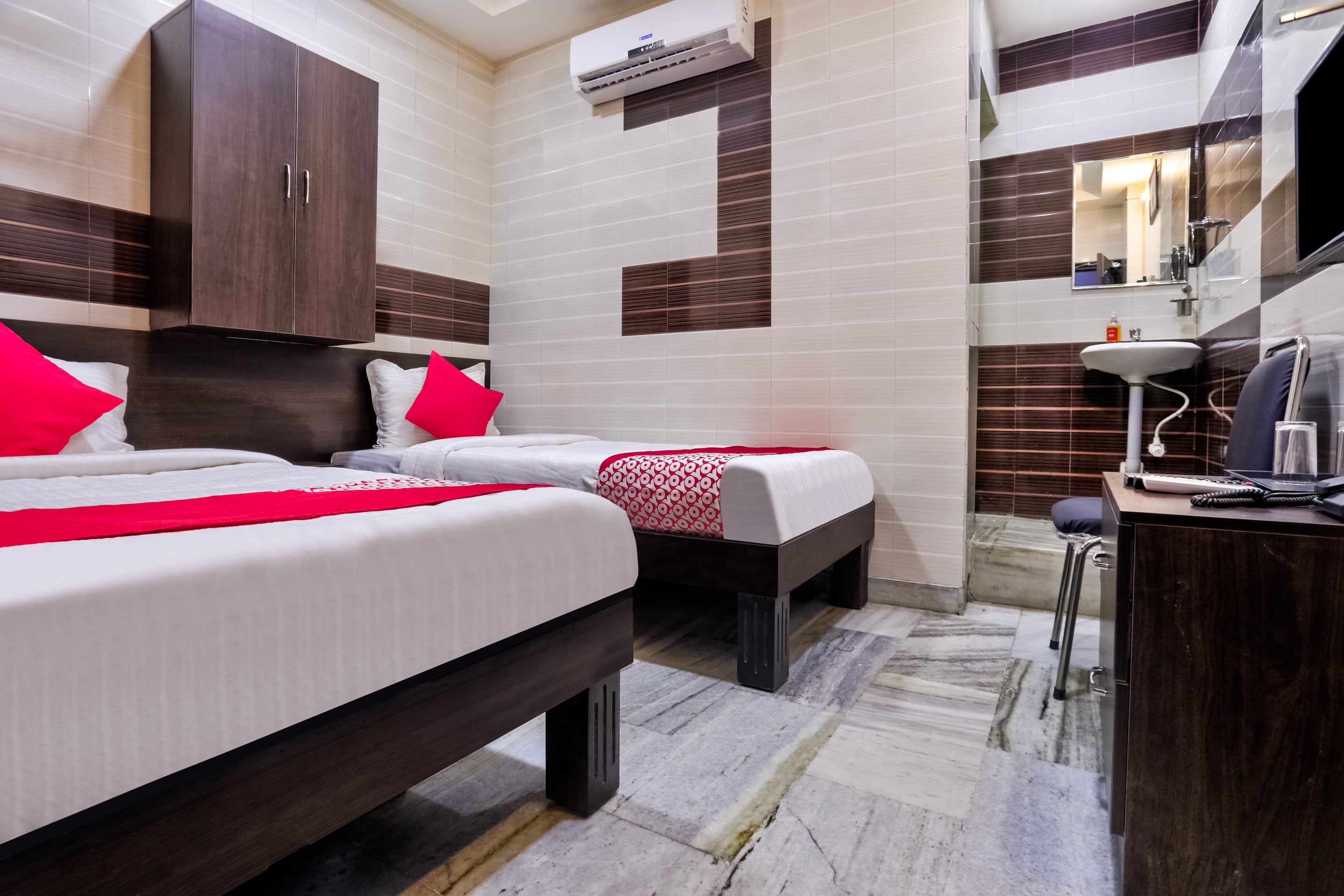 Flagship Hotels in Nelson Manickam Road, Chennai Starting @ ₹449 - Upto ...
