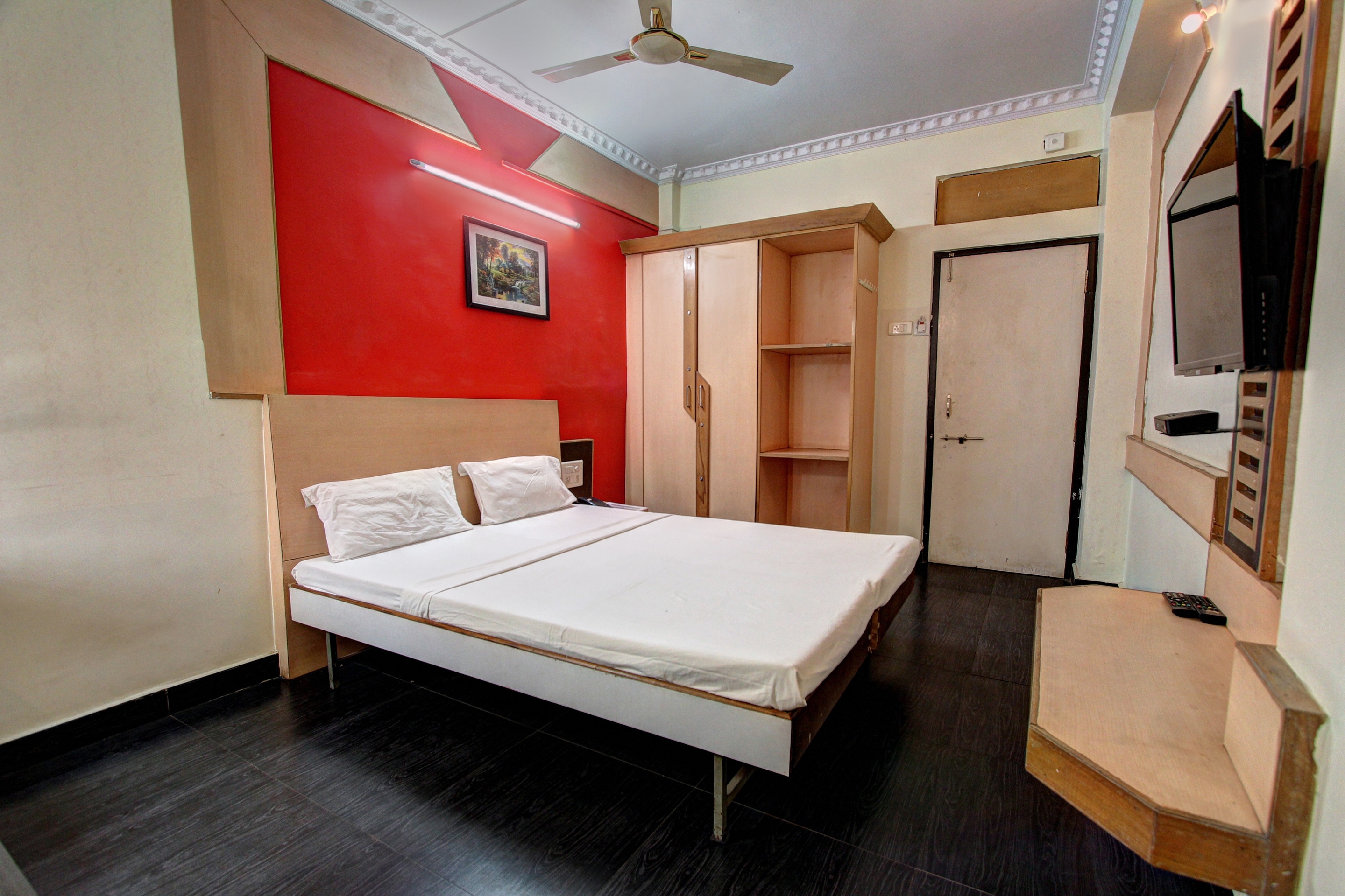 OYO 37461 Bharati Lodge, OYO Rooms Hubli-Dharwad, Book @ ₹1026 - OYO