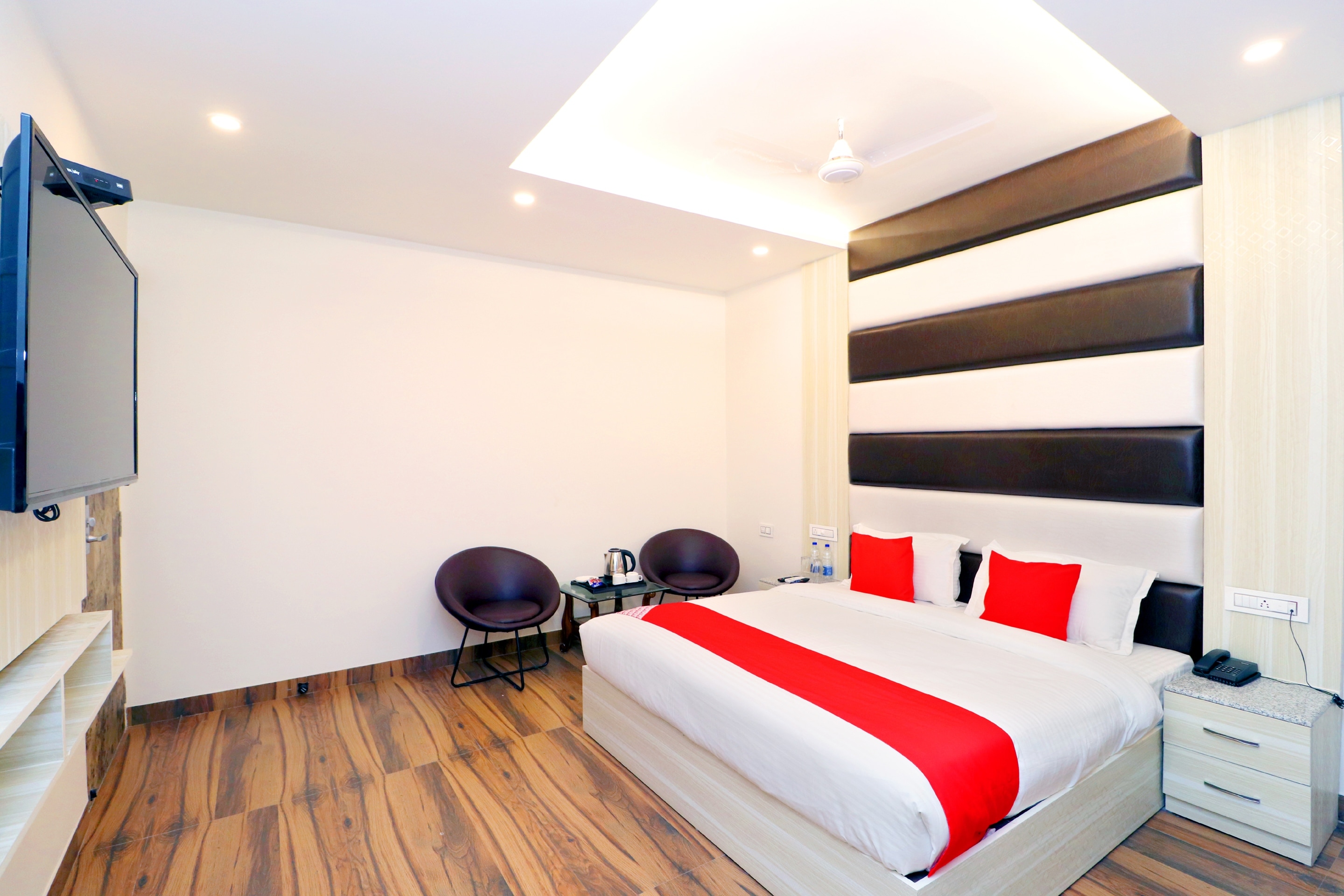 Hotel Wasat, Collection O जीरकपुर, Book @ ₹1708 - OYO