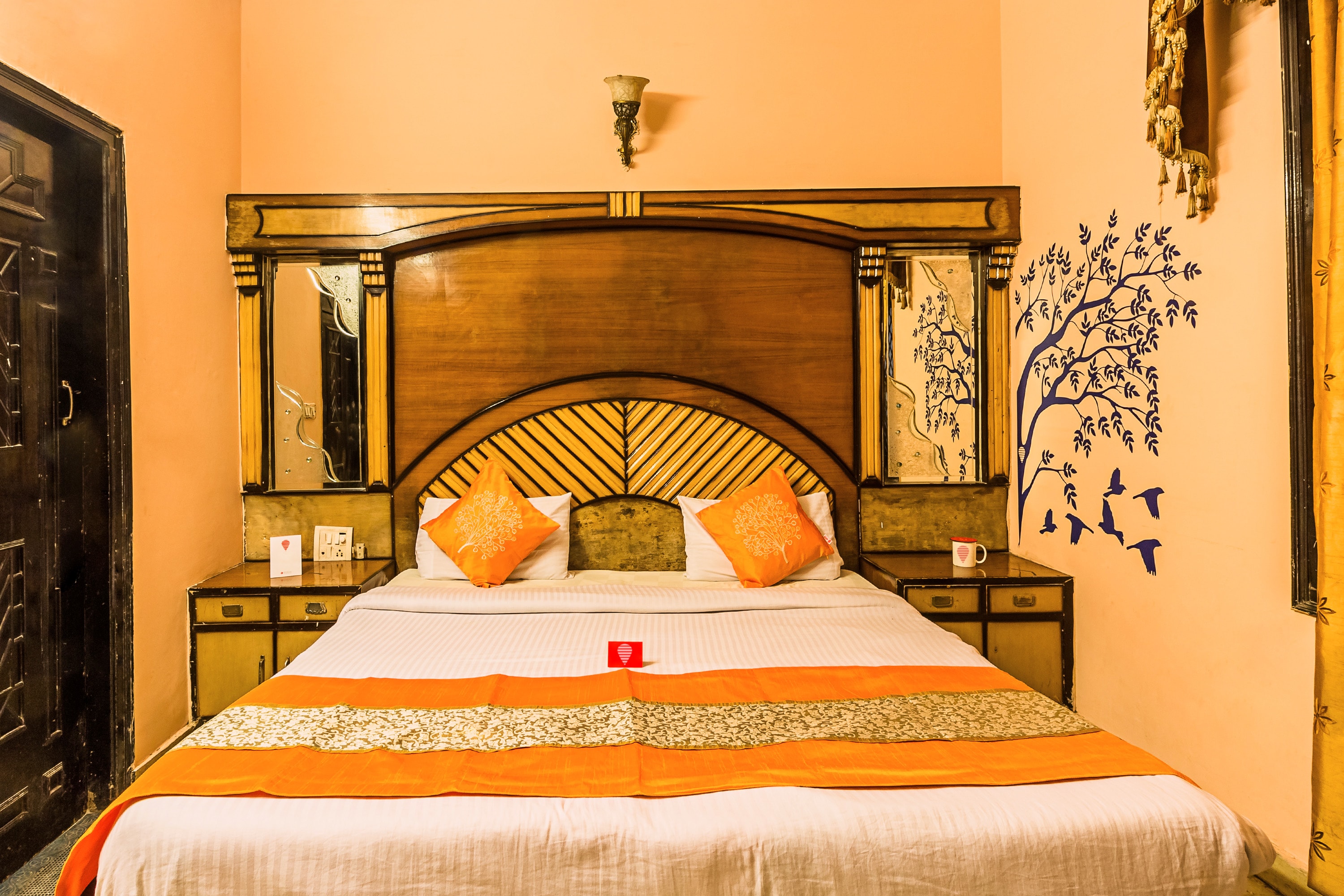 Live on DEL5792, OYO Rooms Delhi, Book @ ₹1095 - OYO
