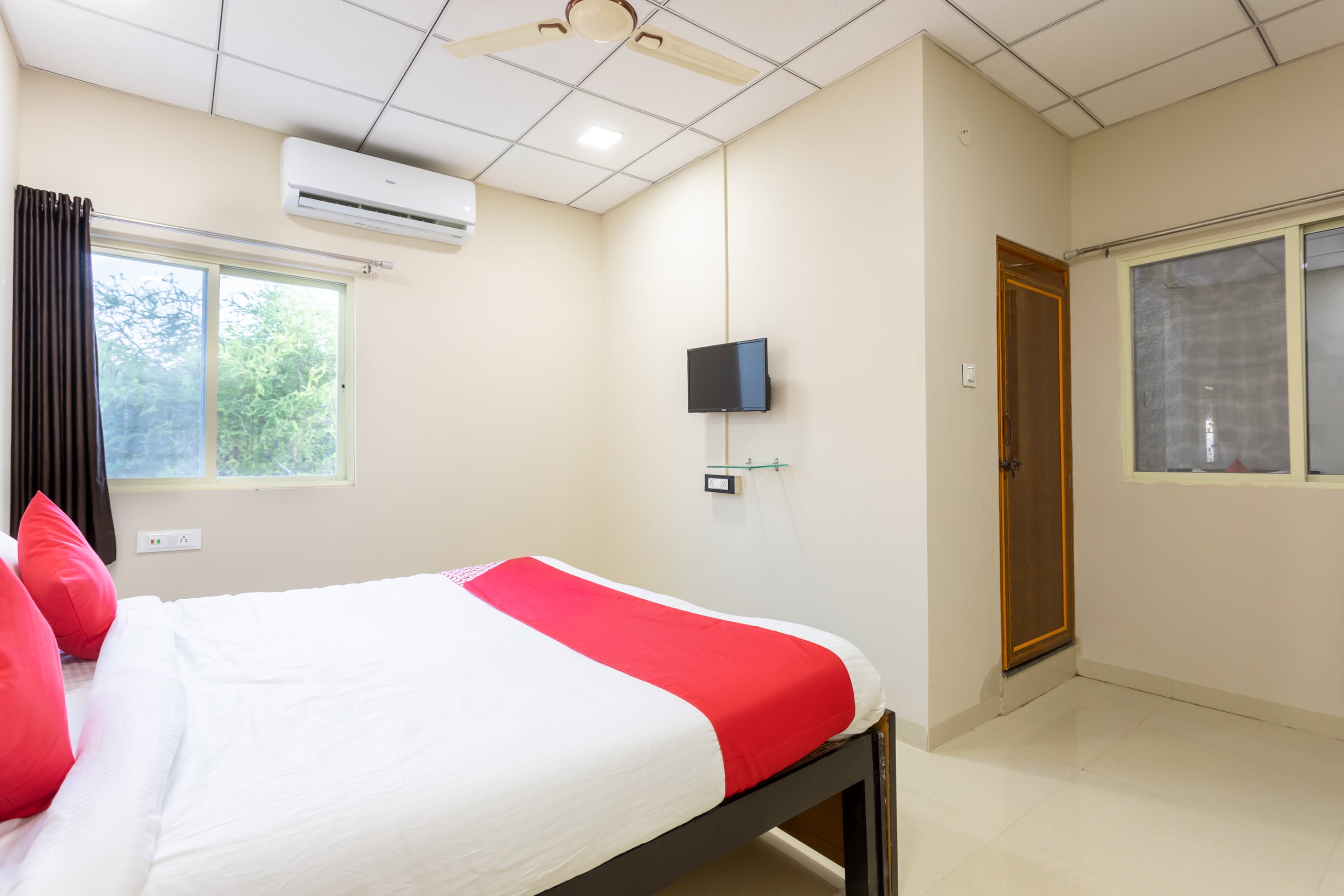 Hotels in Indore Bg Railway Station, Indore Starting @ ₹410 - Upto 77% ...