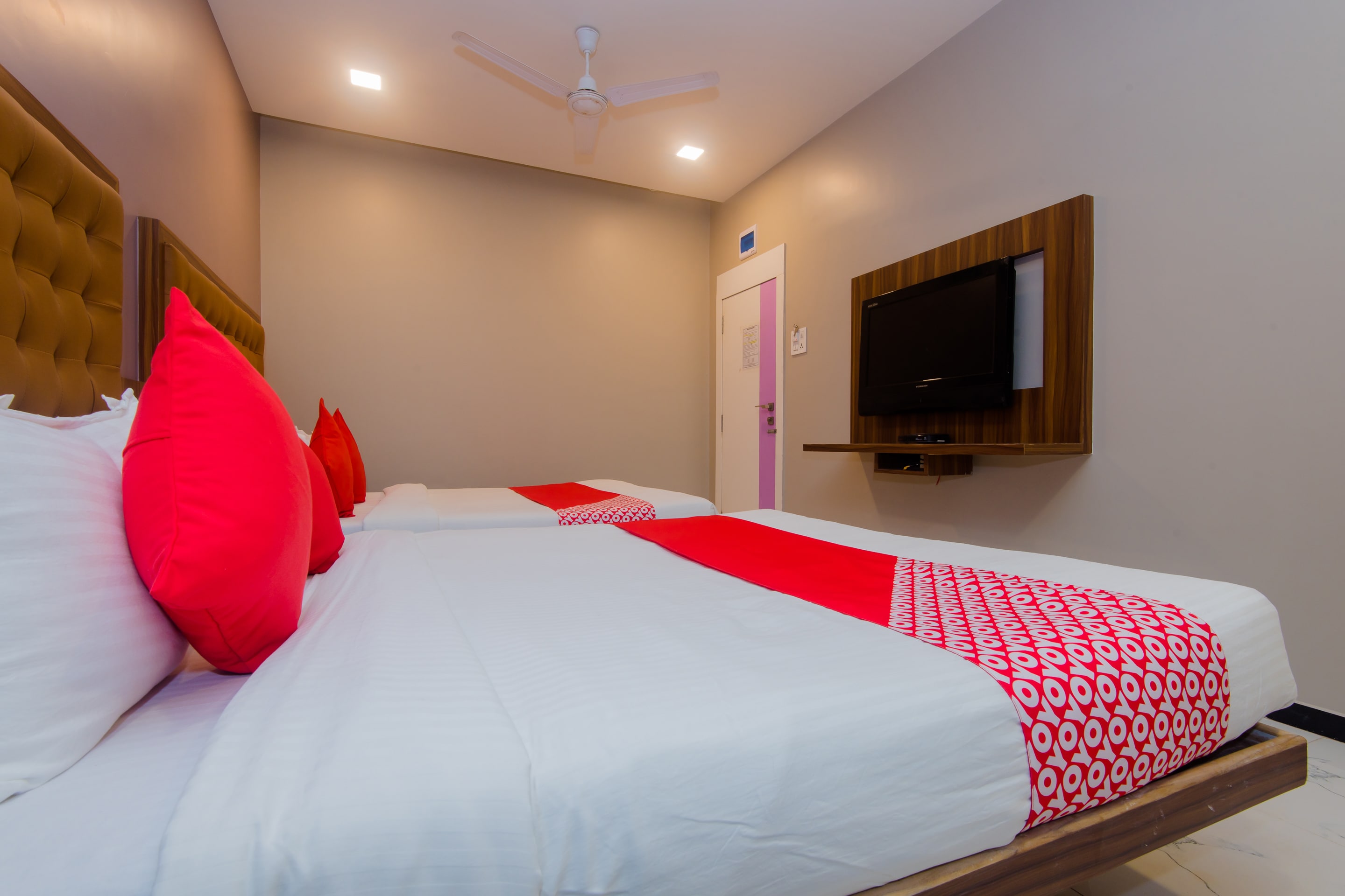 OYO Blue Pearl Residency Near Chhatrapati Shivaji International Airport ...