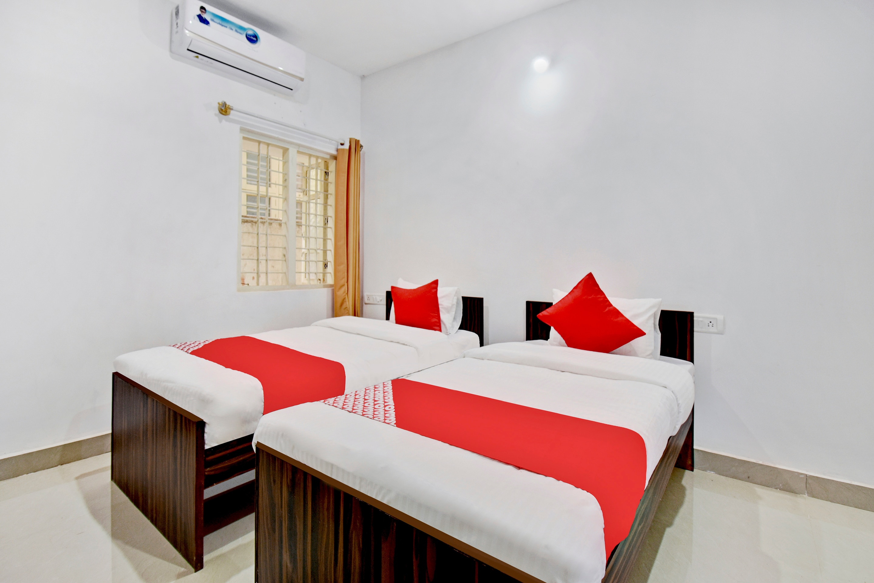 OYO 40714 Sathya Sree Restaurant And Lodge, OYO Rooms Bangalore, Book ...