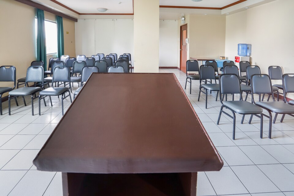 OYO 210 Apple Tree Suites, Cebu From ₱1199