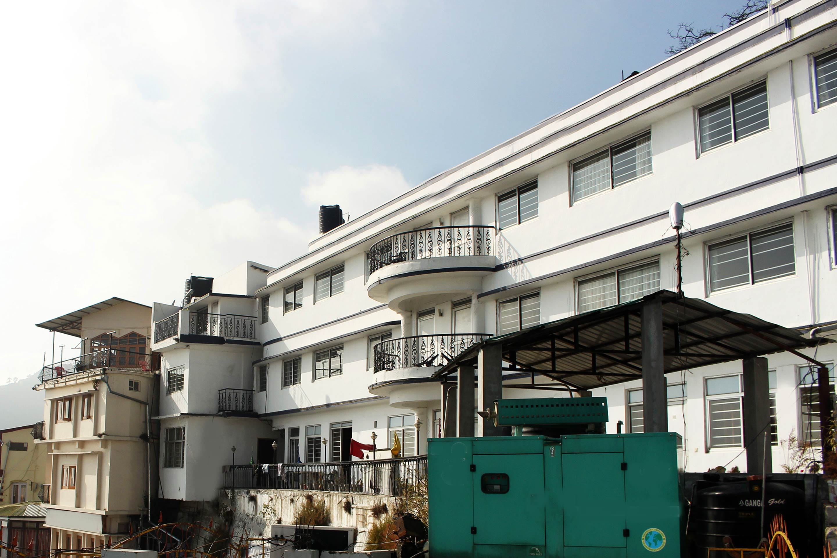 OYO Rooms 039 Mall Road Library, OYO Rooms Mussoorie, Book @ ₹1067 - OYO