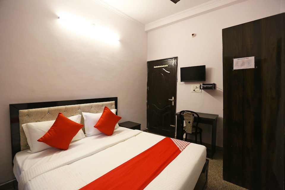 OYO 42655 White Treasure Inn, OYO Rooms Delhi, Book @ ₹1095 - OYO