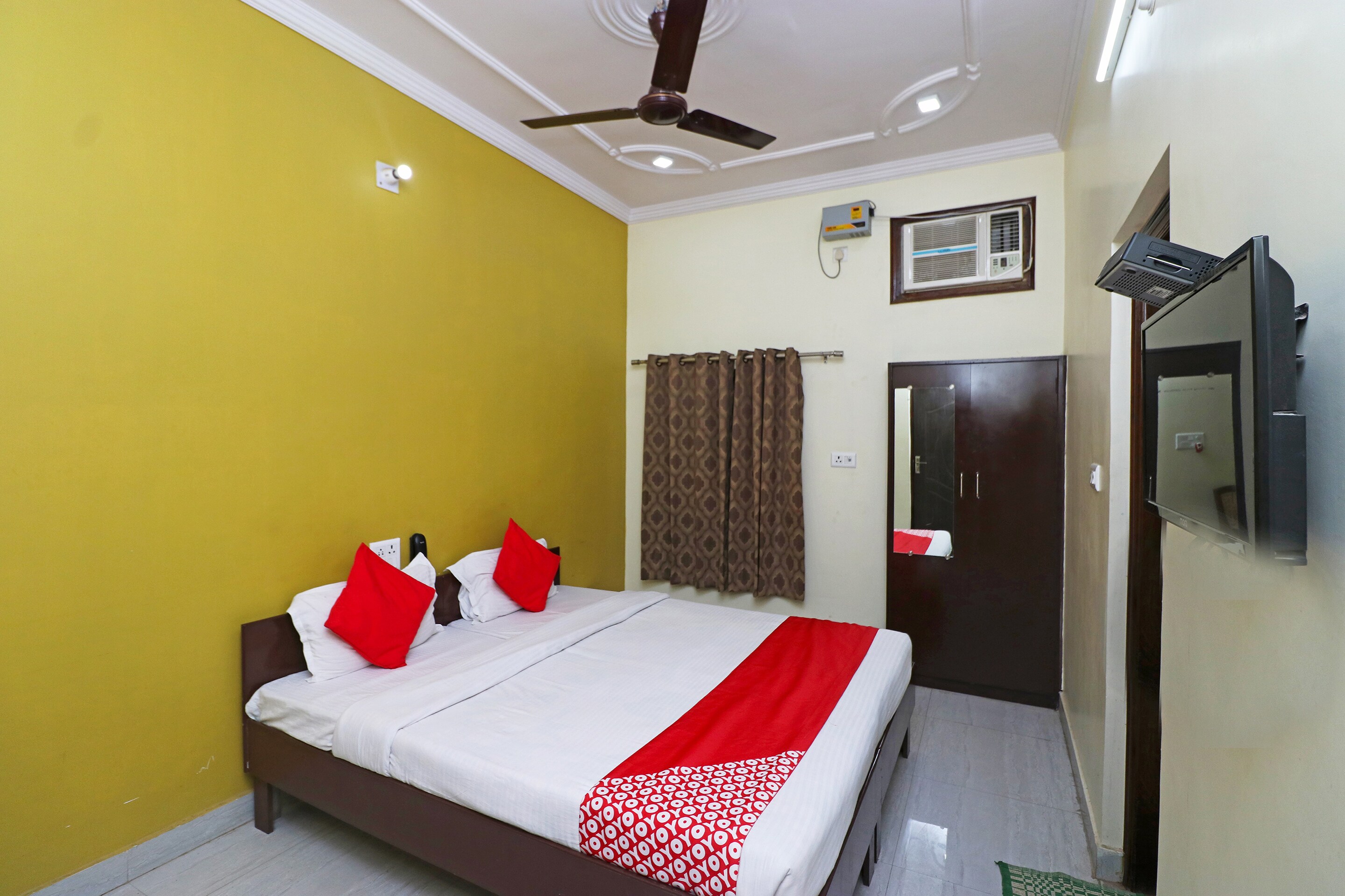 OYO 44791 Holy Home Stay, OYO Rooms Varanasi, Book @ ₹1095 - OYO