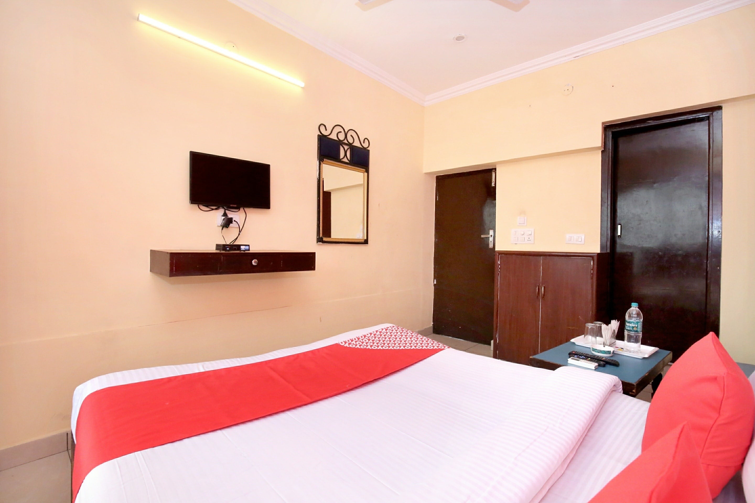 OYO 4256 Hotel Rajmahal, OYO Rooms Jalandhar, Book @ ₹2368 - OYO