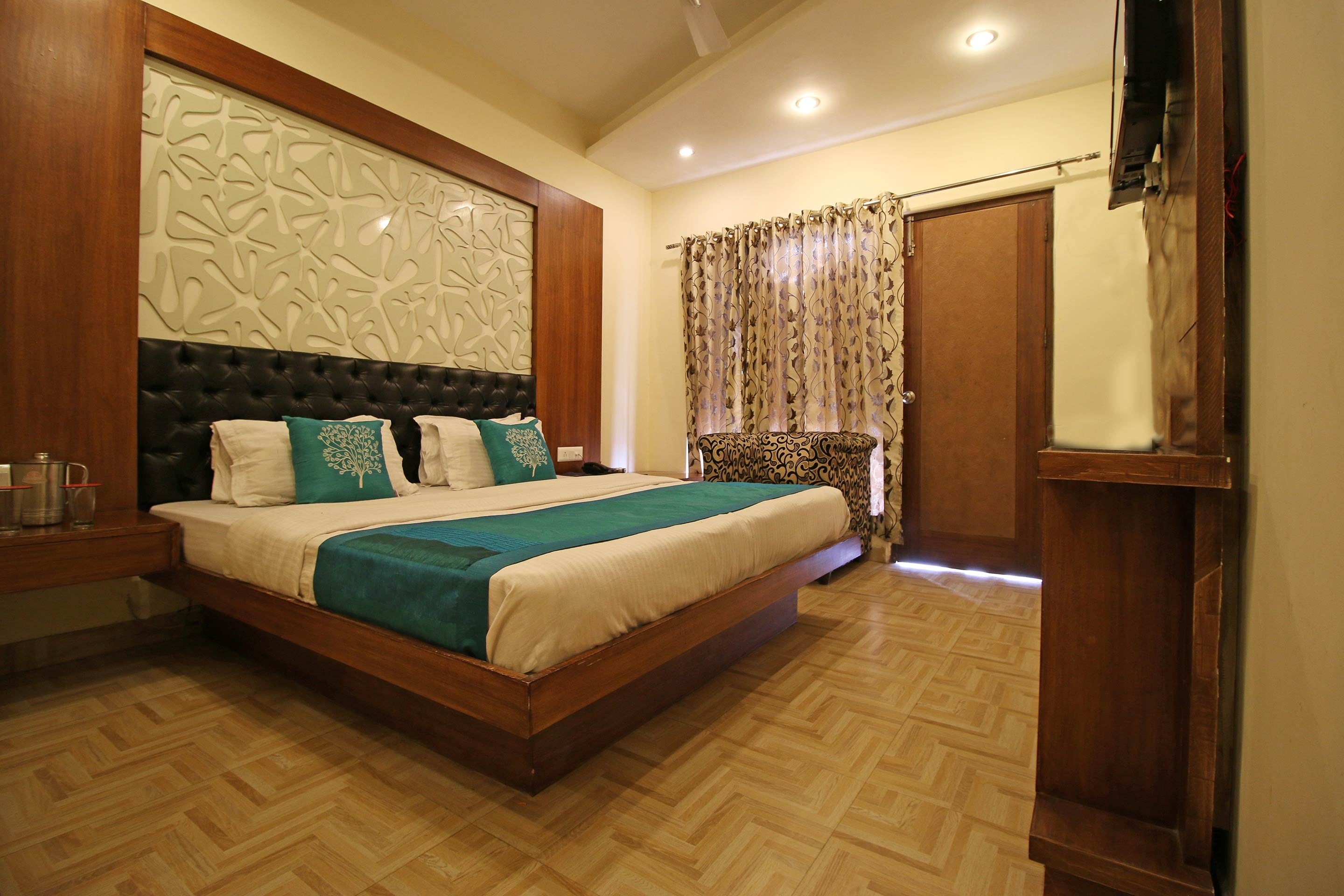 OYO Valley View Hotel, OYO Rooms Mussoorie, Book @ ₹1095 - OYO