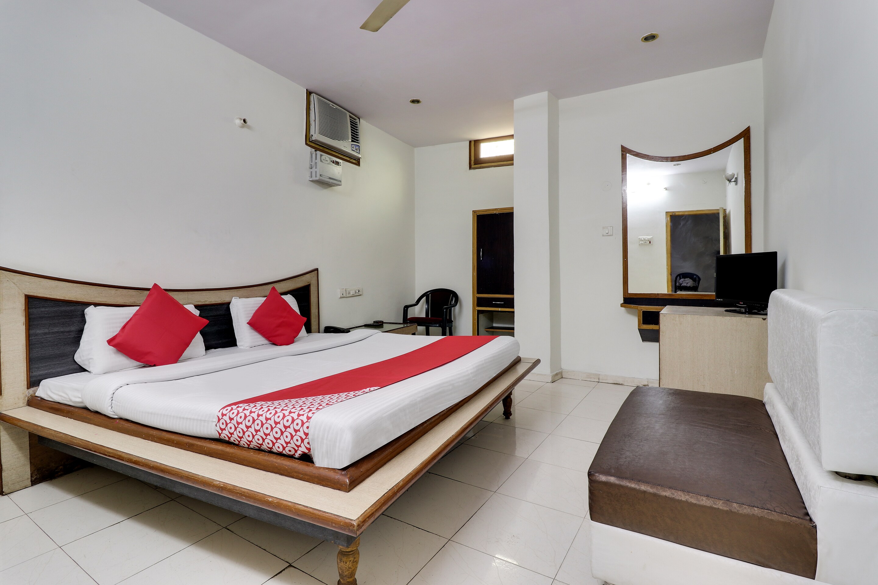 OYO 45398 Kunal Hotel , OYO Rooms Etawah, Book @ ₹1095 - OYO