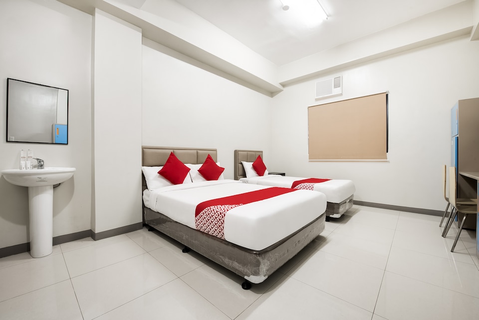 OYO 229 G Place, Manila From ₱401